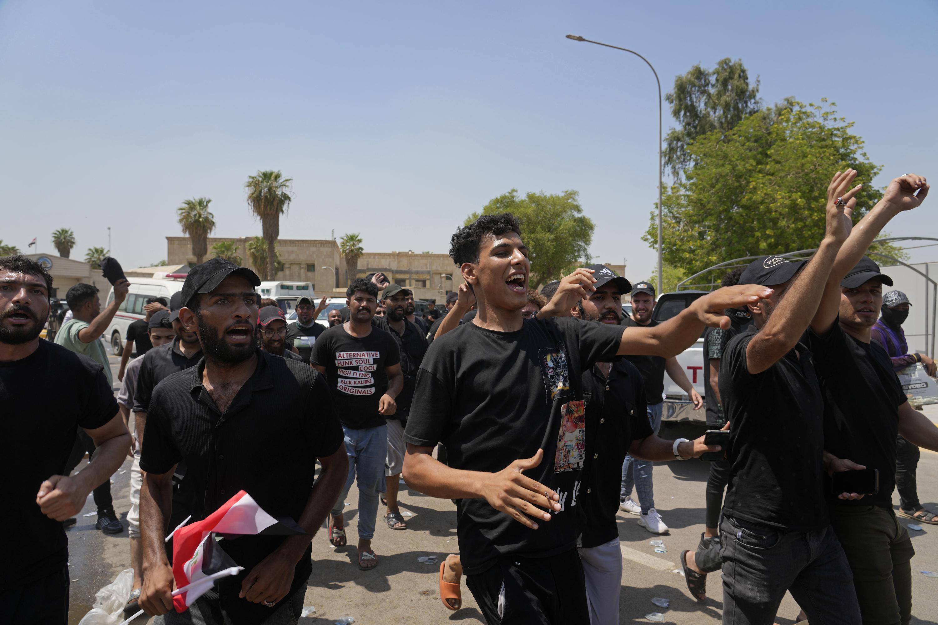 Iraq Shiite cleric's supporters demand assembly be dissolved | AP News