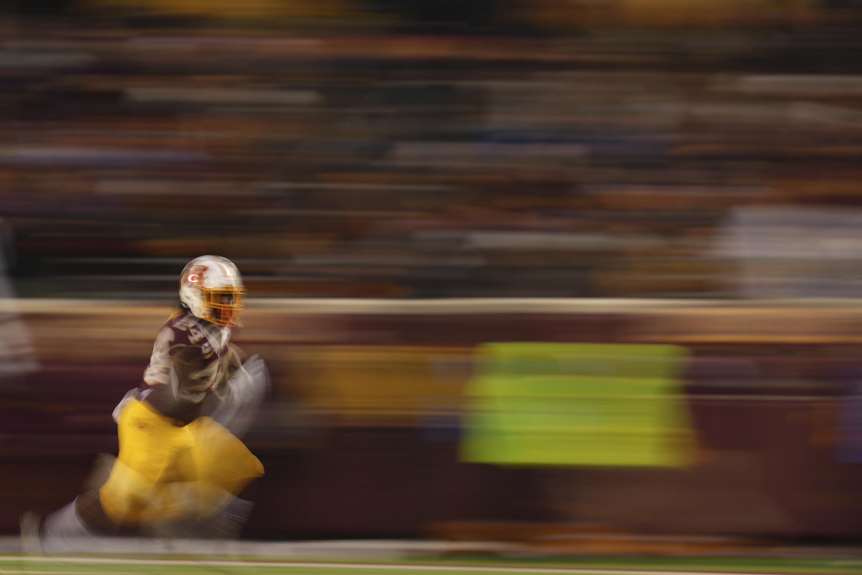 Ibrahim, Gophers seek bounce-back with rush records in play | AP News