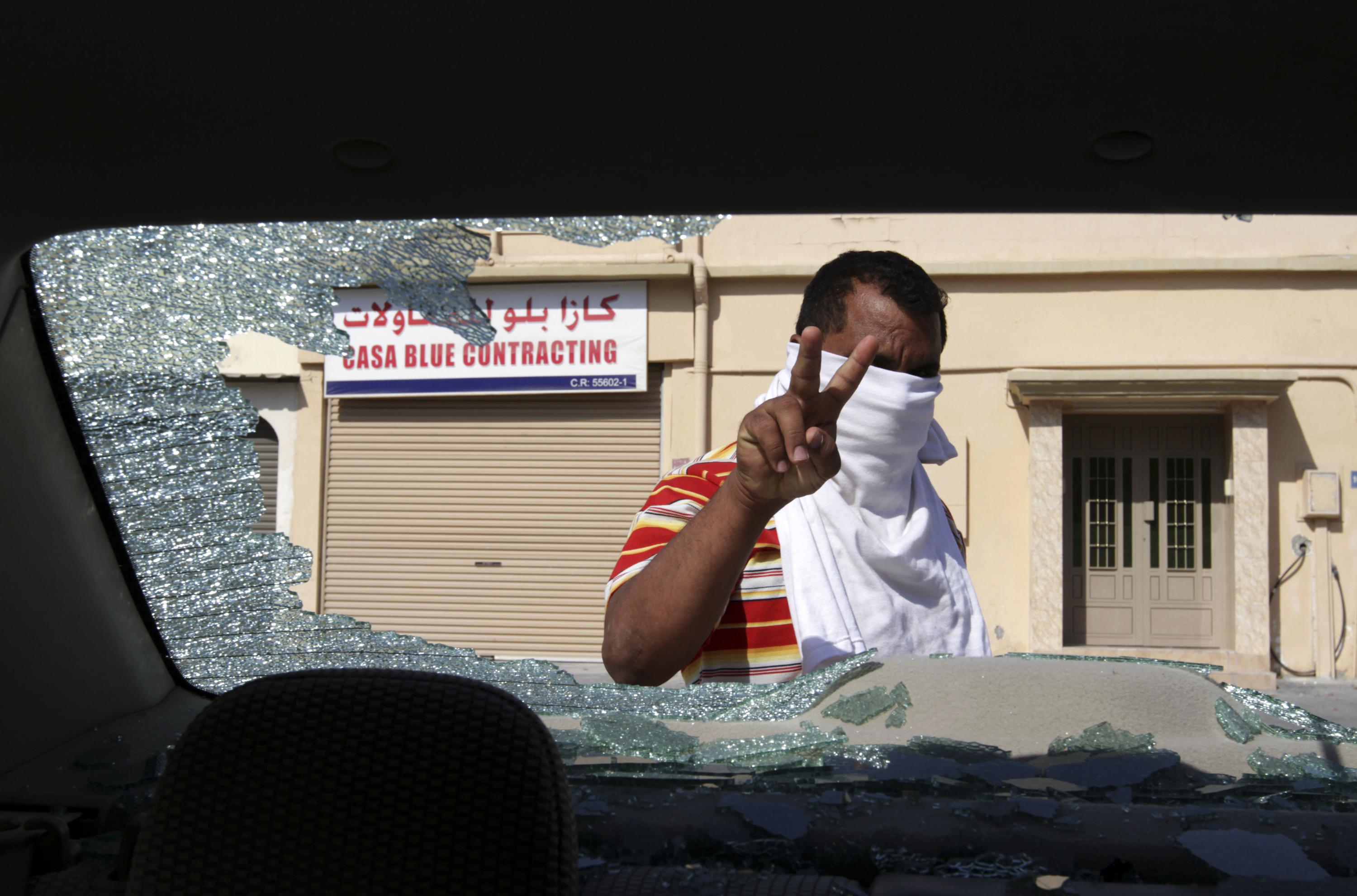 Bahraini lawyers, activists face lost citizenship | AP News