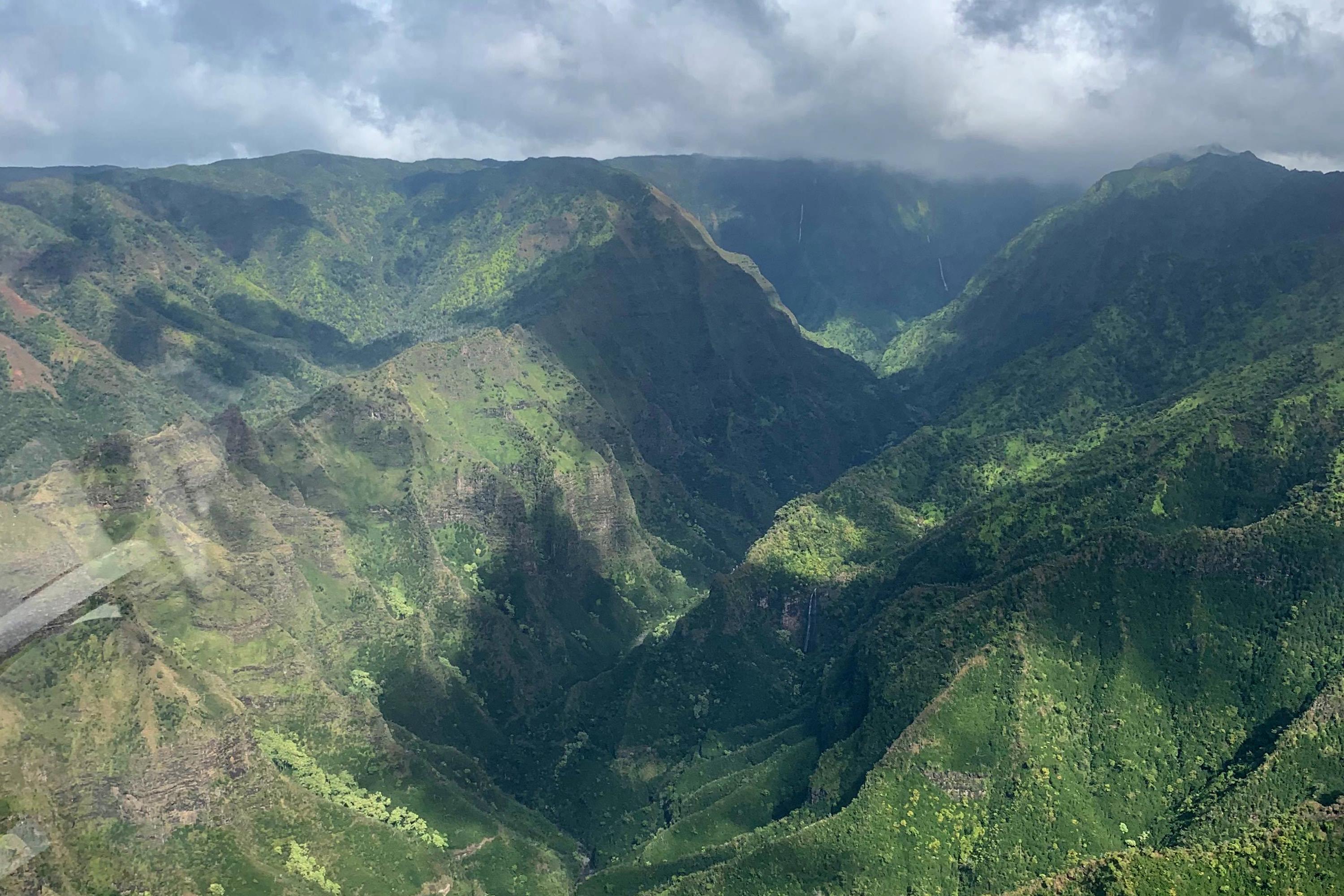 Federal report details fatal Kauai helicopter crash in 2019 | AP News