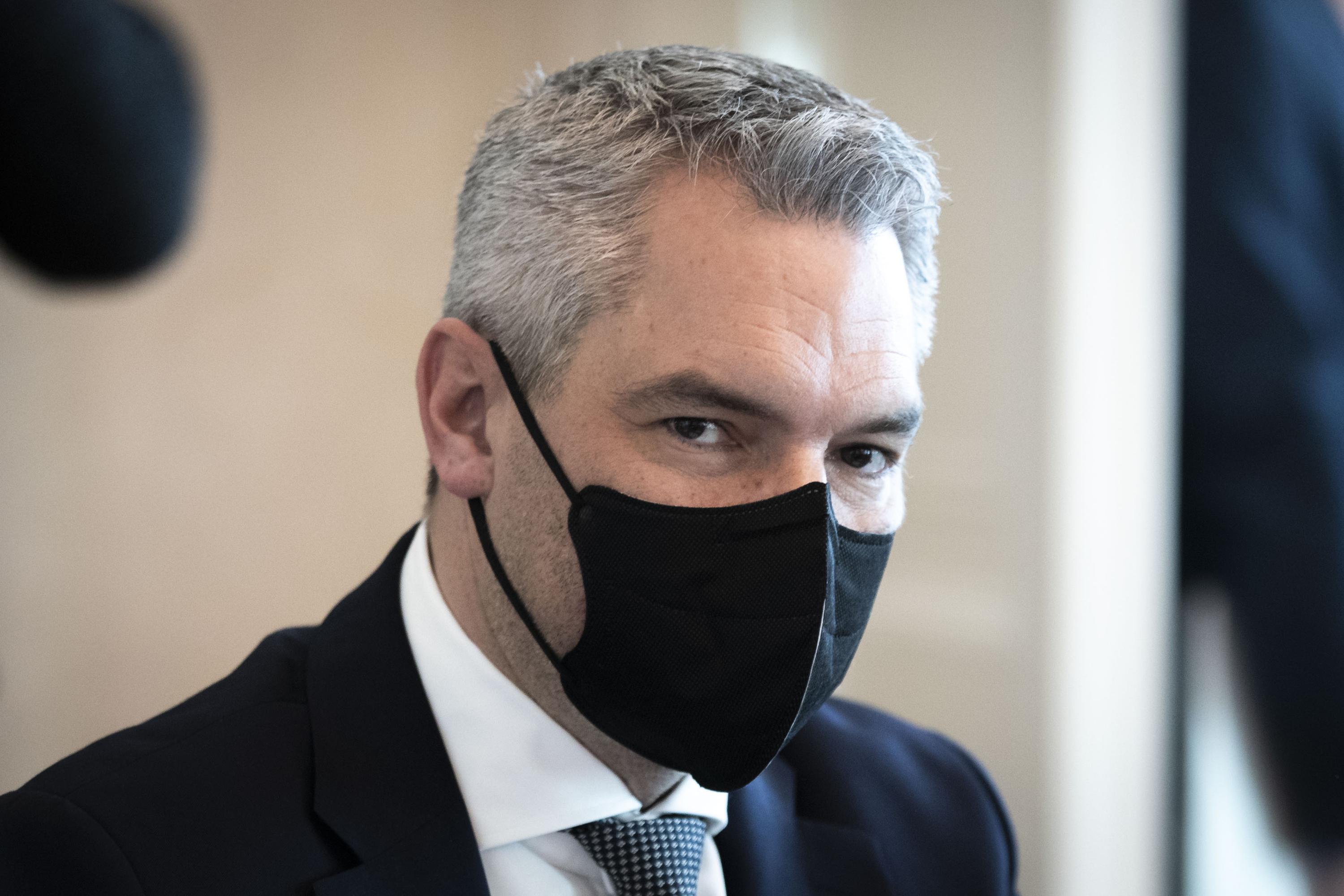 Austria tightens virus measures to slow down omicron spread | AP News