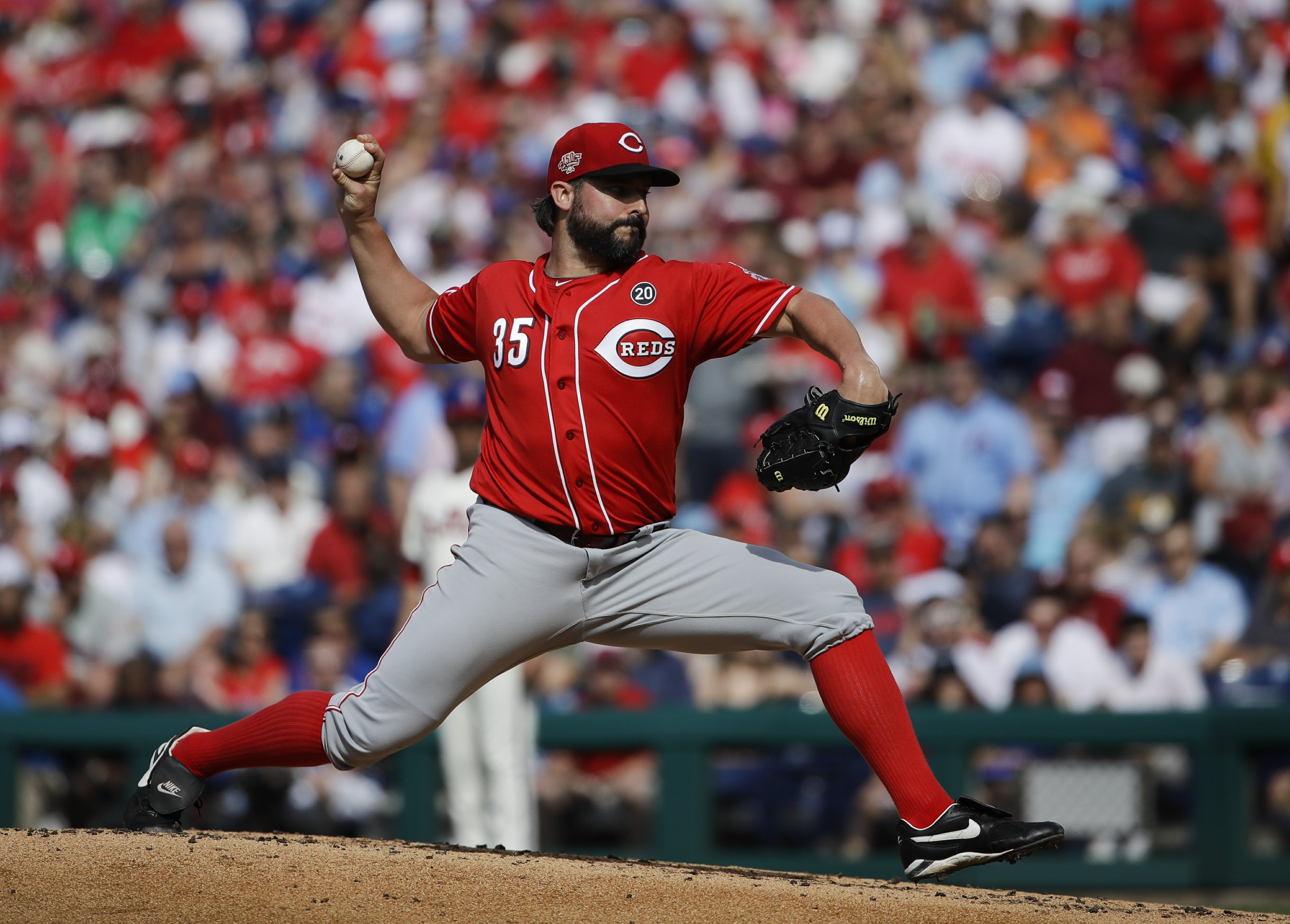 Pivetta goes the distance, Phillies beat Reds 4-1 | AP News