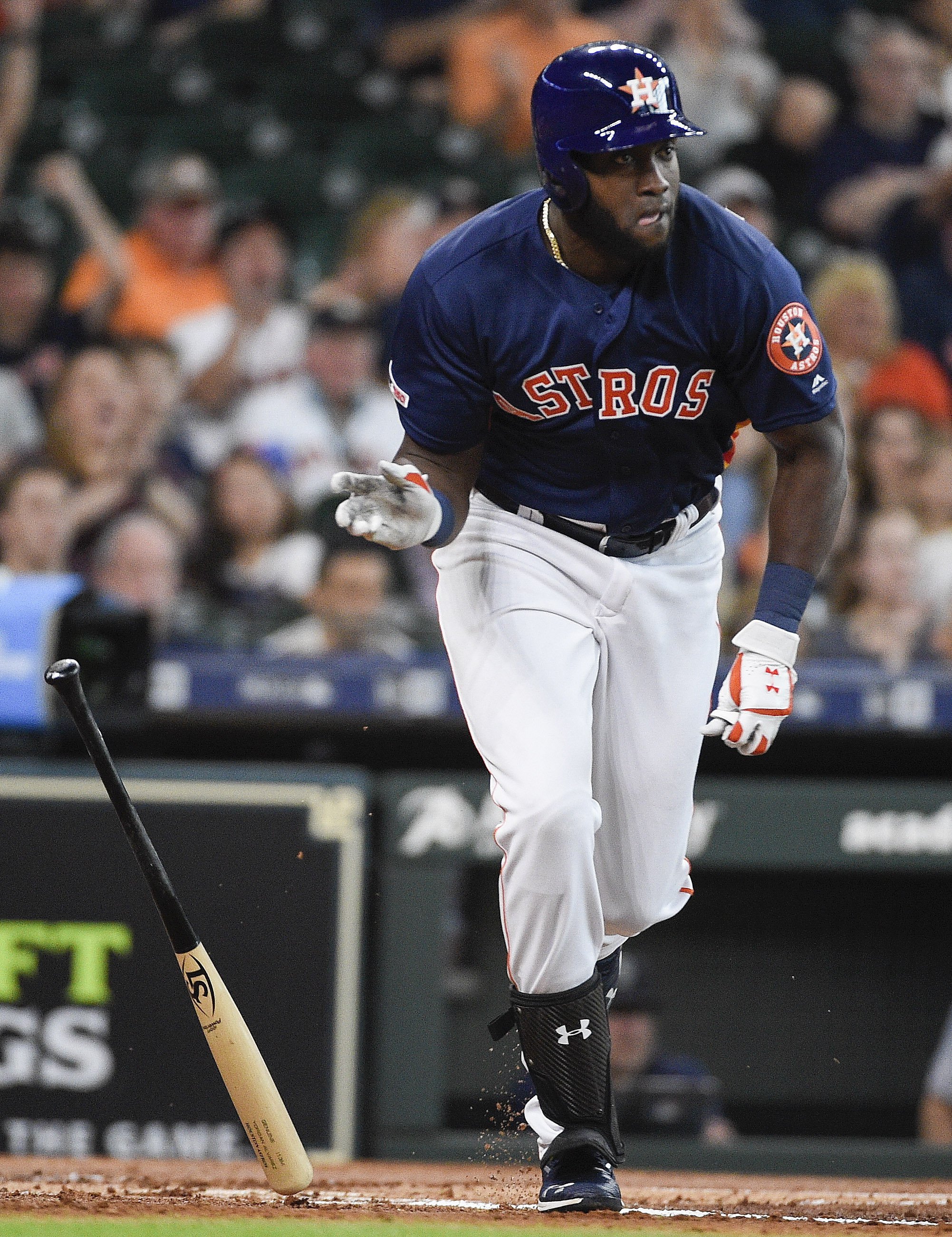 Álvarez y Cole comandan triunfo de Astros sobre Marineros | AP News