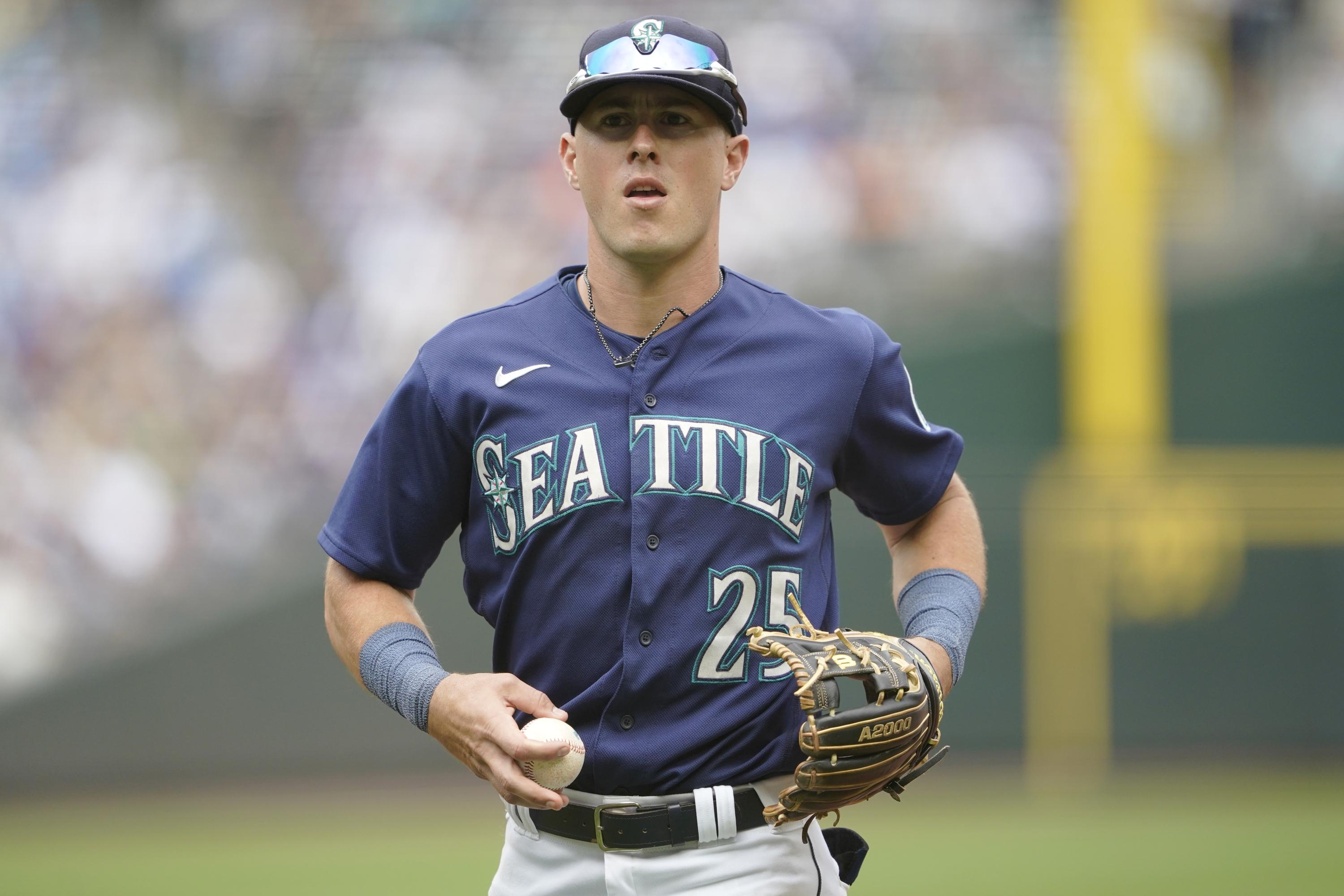 AP sources: Dylan Moore, Mariners agree to nearly $8.9M deal | AP News