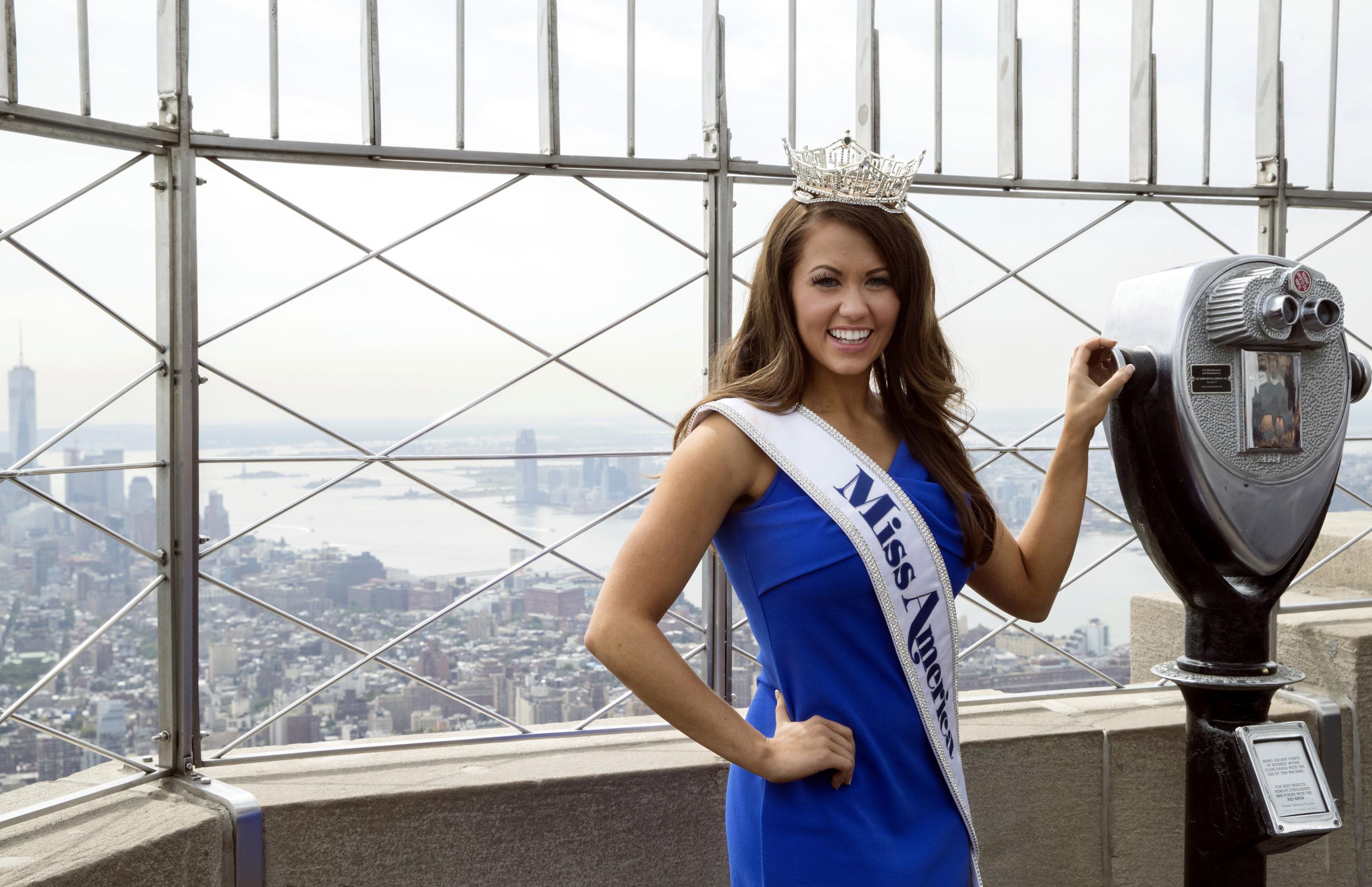 Former Miss America Cara Mund plans to run for Congress | AP News