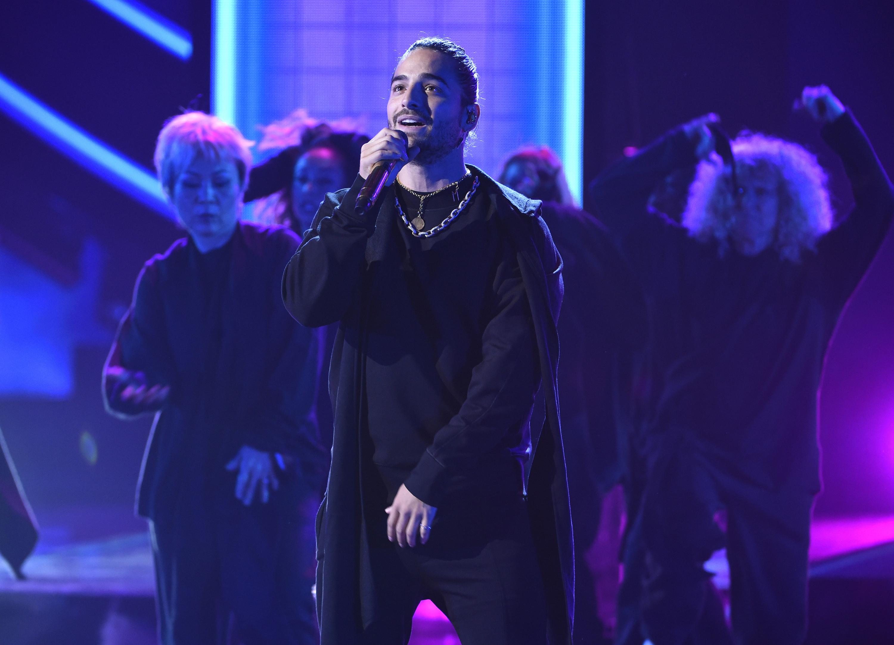 Maluma le canta a la Tierra tras año de mucho aprendizaje | AP News