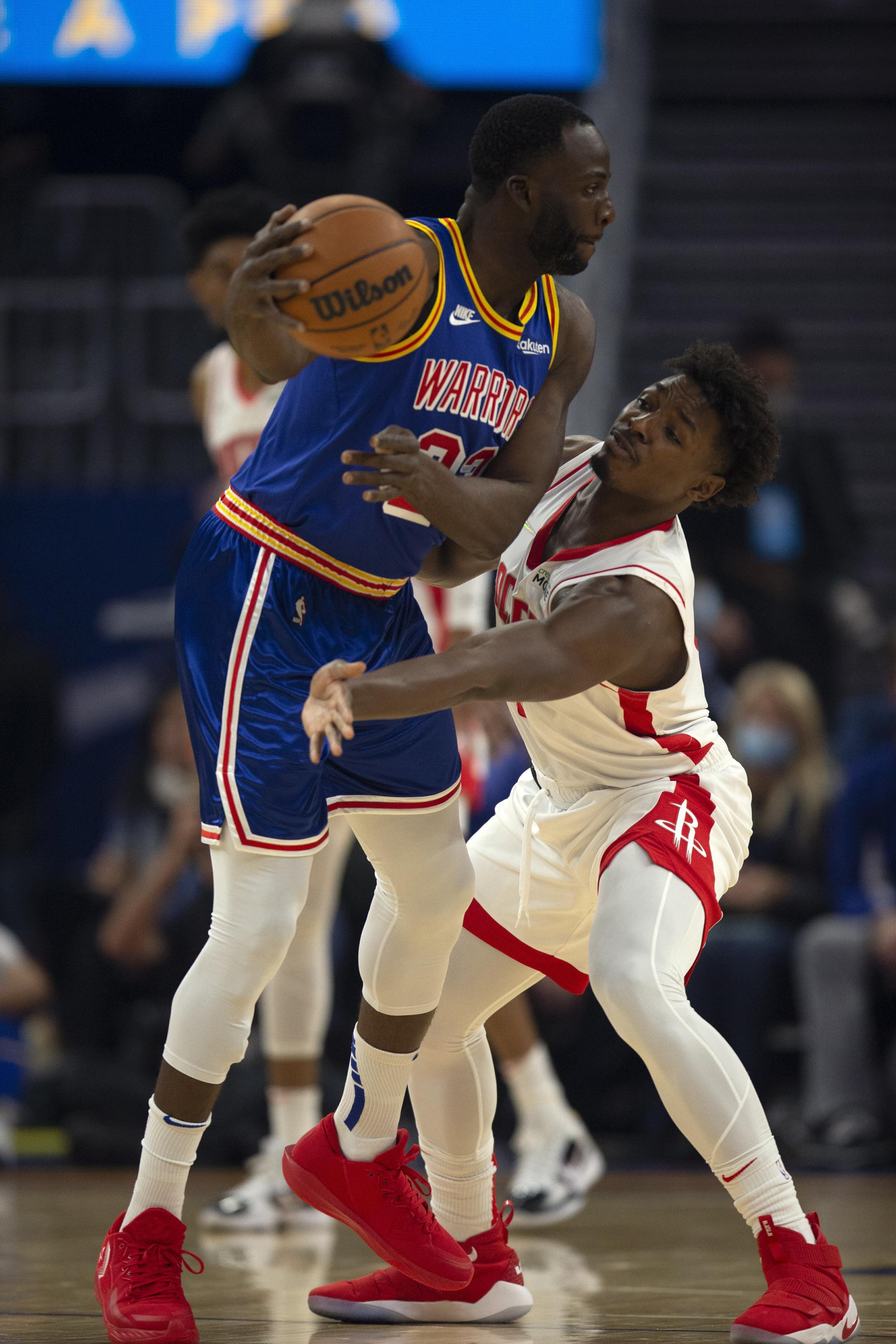 Poole anota 25 y Warriors se imponen a Rockets | AP News