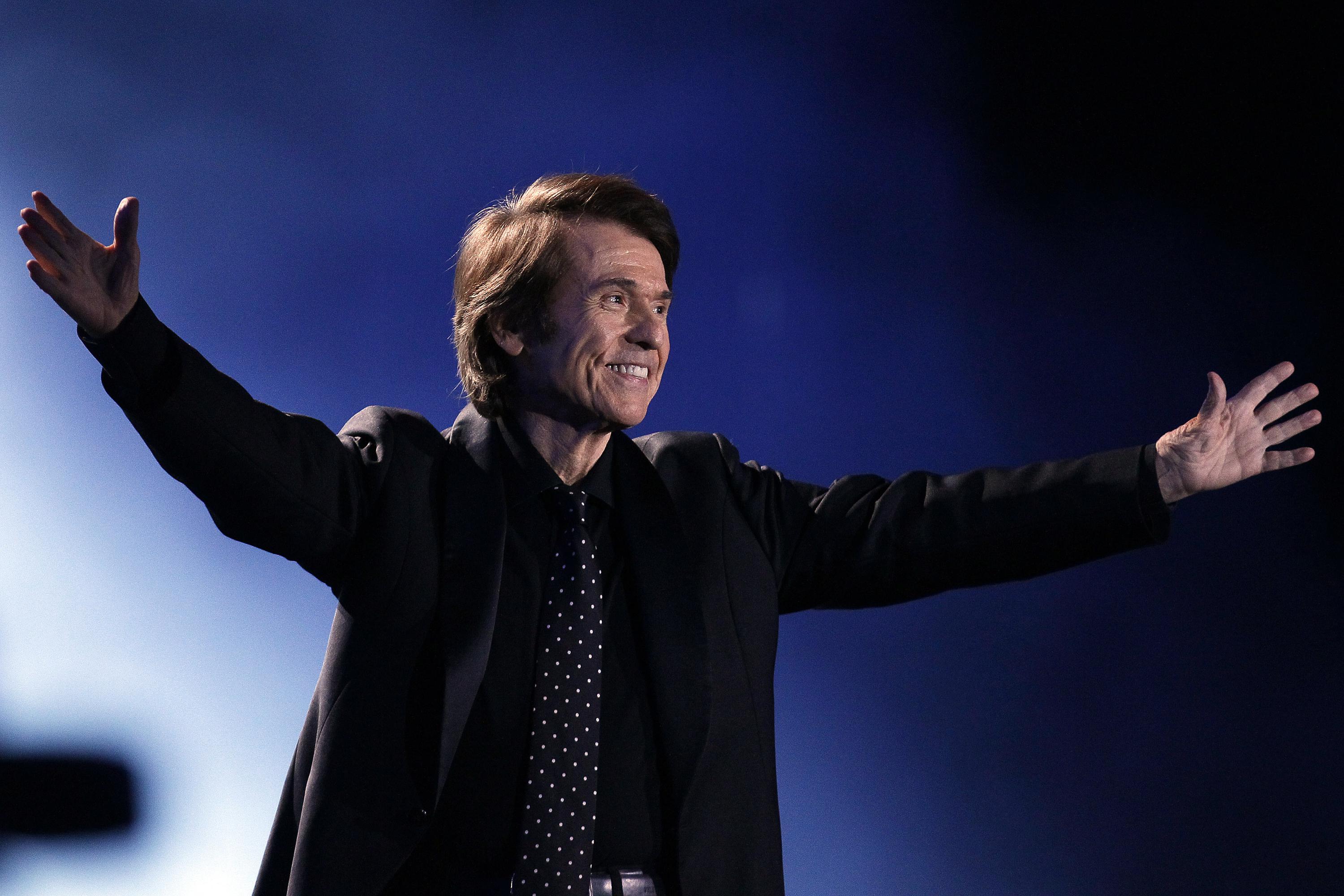 Raphael recibirá premio especial en los Billboard | AP News