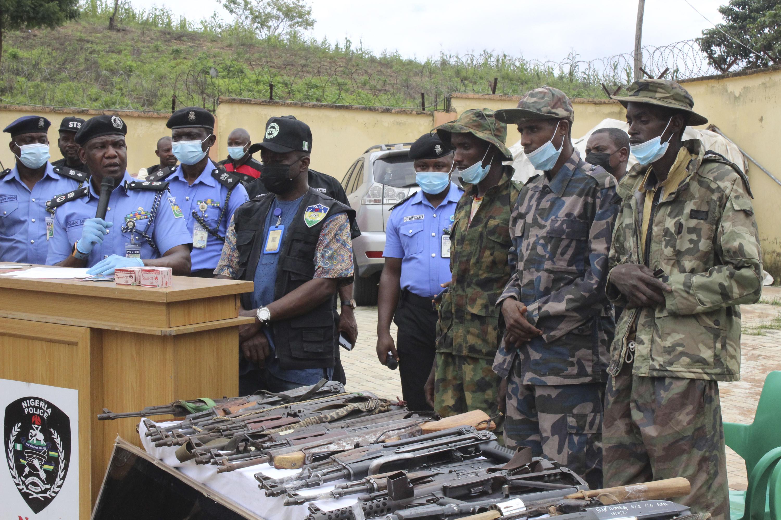 Nigeria says armed gangs in north are working with militants | AP News
