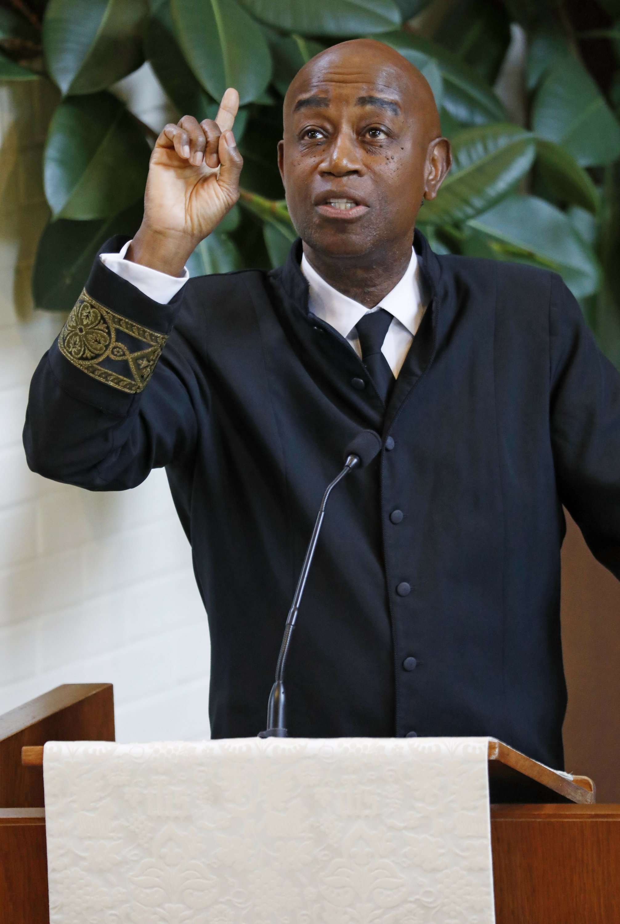 Senate chaplain's velvet voice cuts through impeachment fray | AP News