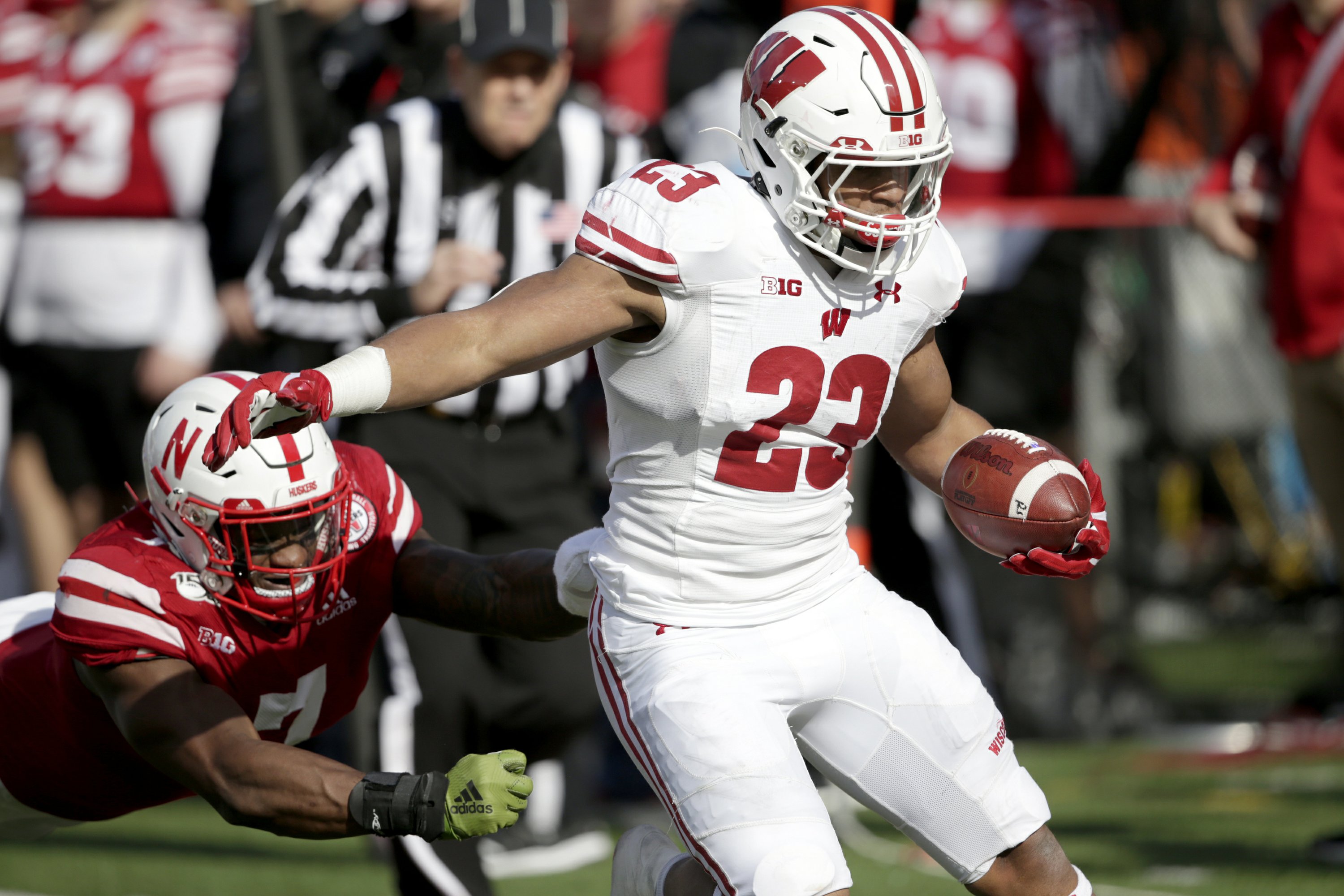 Taylor over 200 again in No. 15 Badgers’ 37-21 win over Neb | AP News
