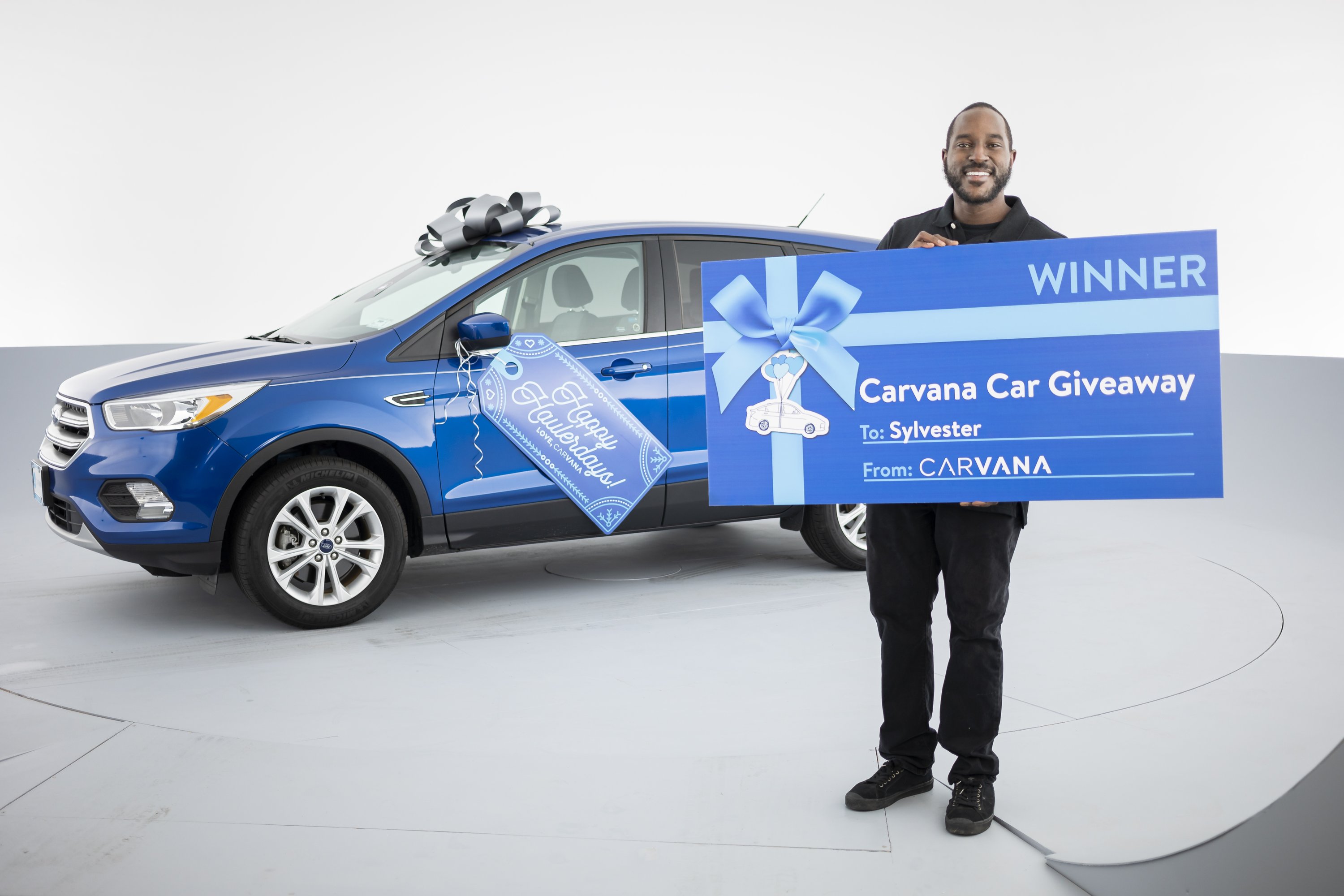 Carvana Welcomes 2021 by Giving Vehicles to 21 Employees | AP News