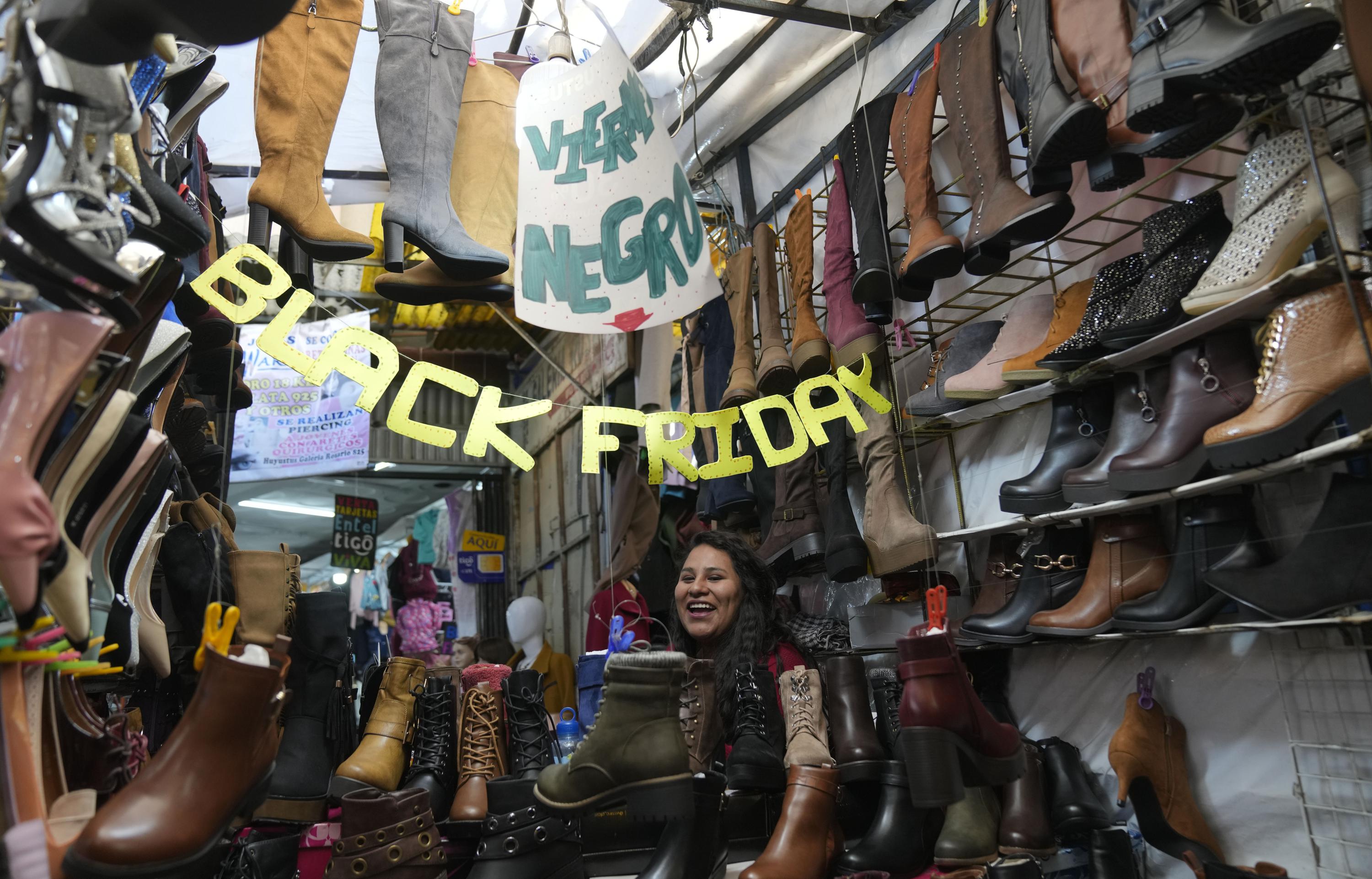 El Viernes Negro llega al mercado más popular de La Paz | AP News