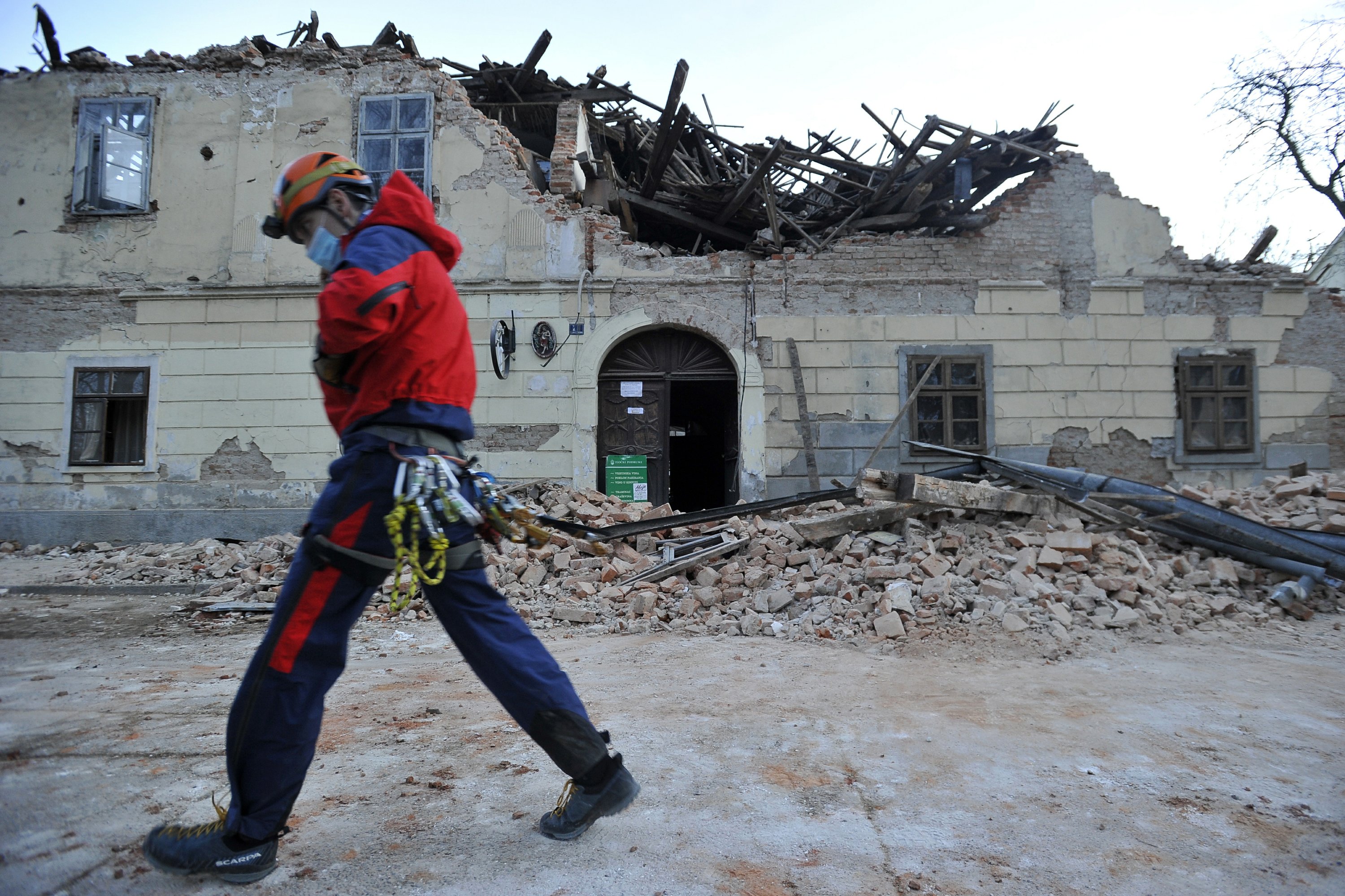 6.3 earthquake kills 7 in Croatia, leaves others missing | AP News