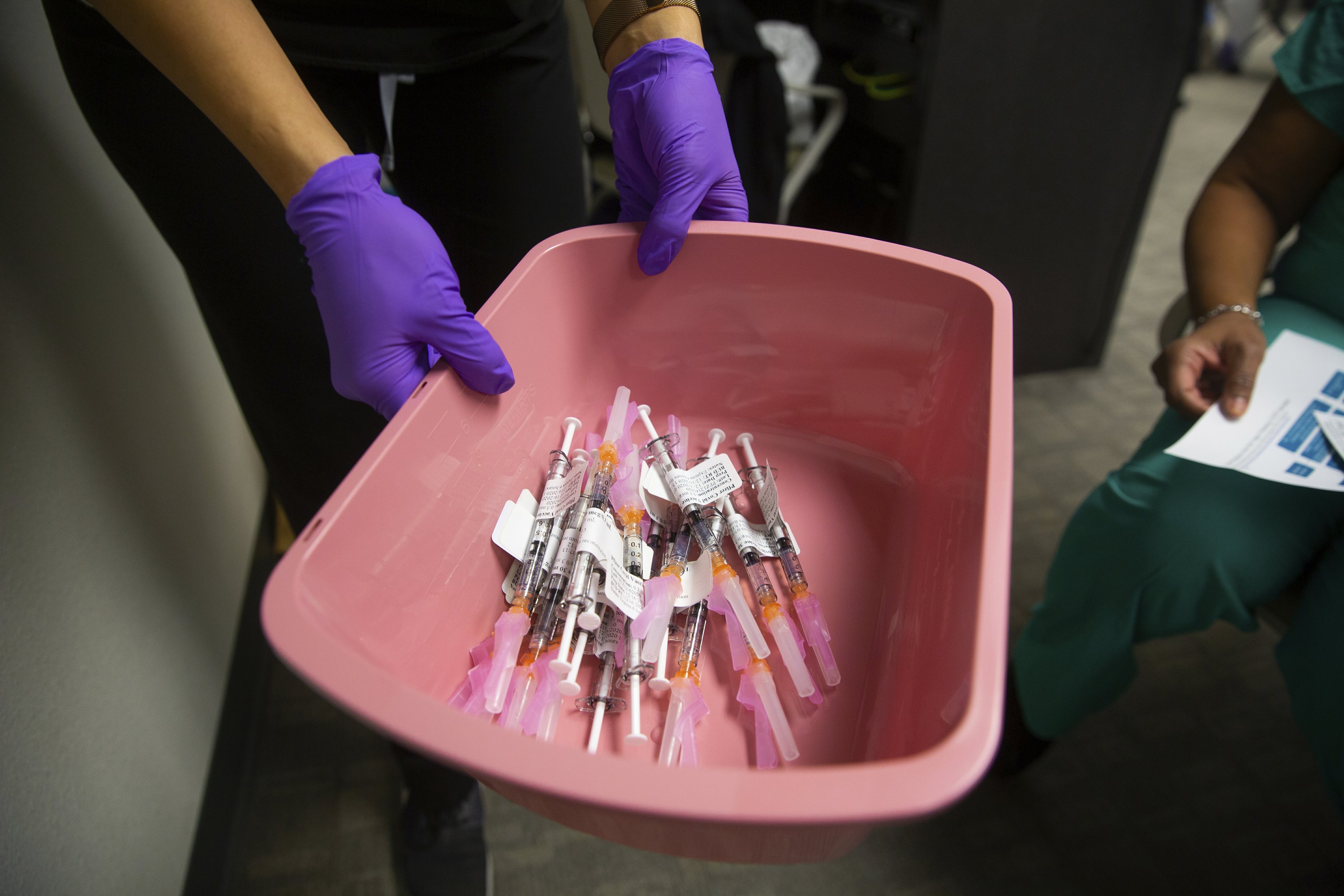 New Mexico vaccine clinic stops giving shots temporarily | AP News