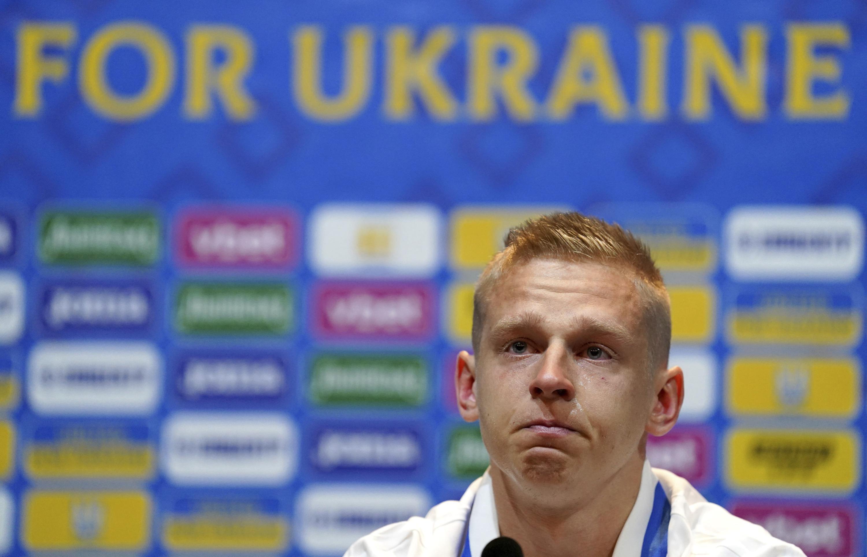 Ukraine star Zinchenko in tears ahead of World Cup playoff | AP News