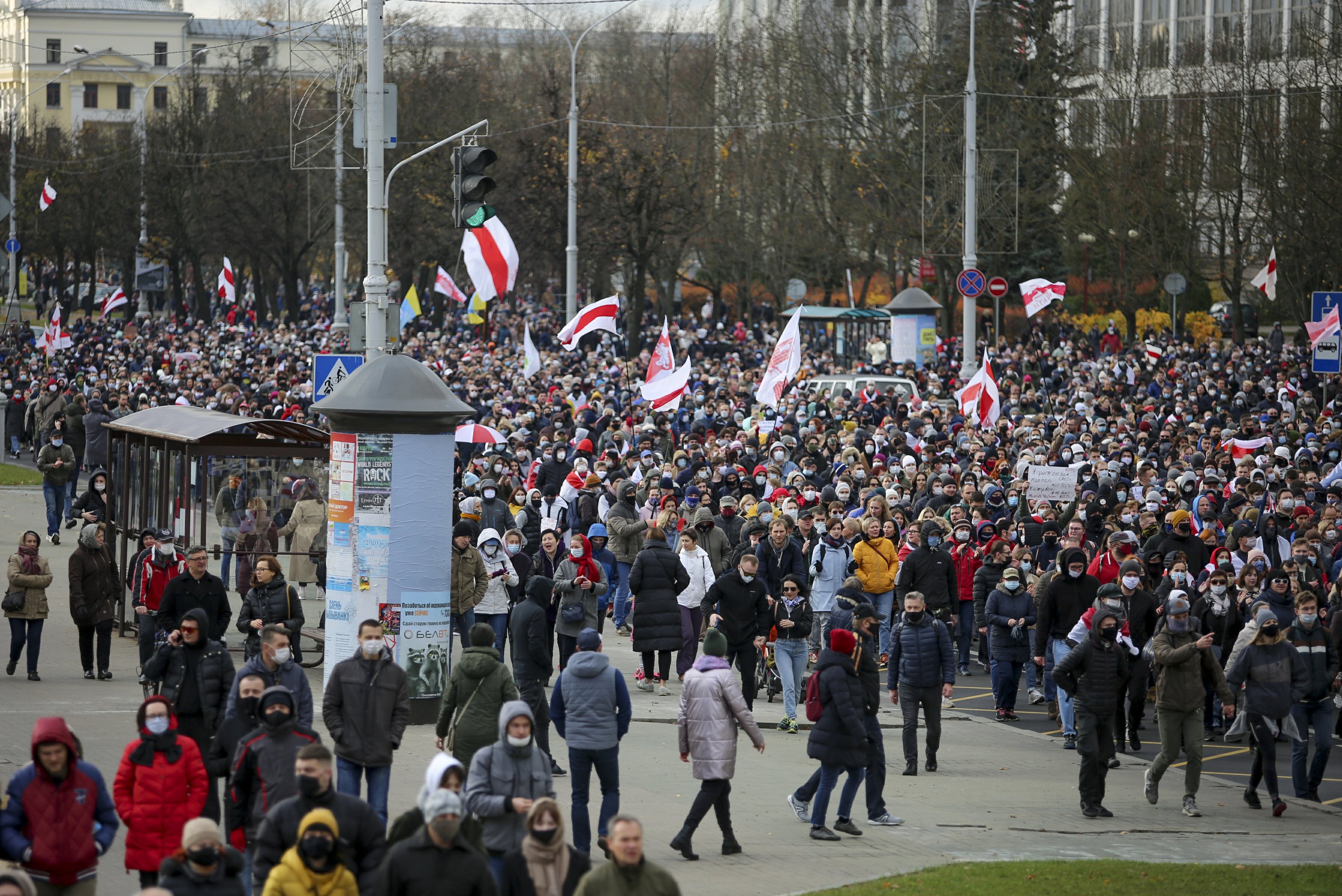 Thousands protest in Belarus amid continued crackdown | AP News