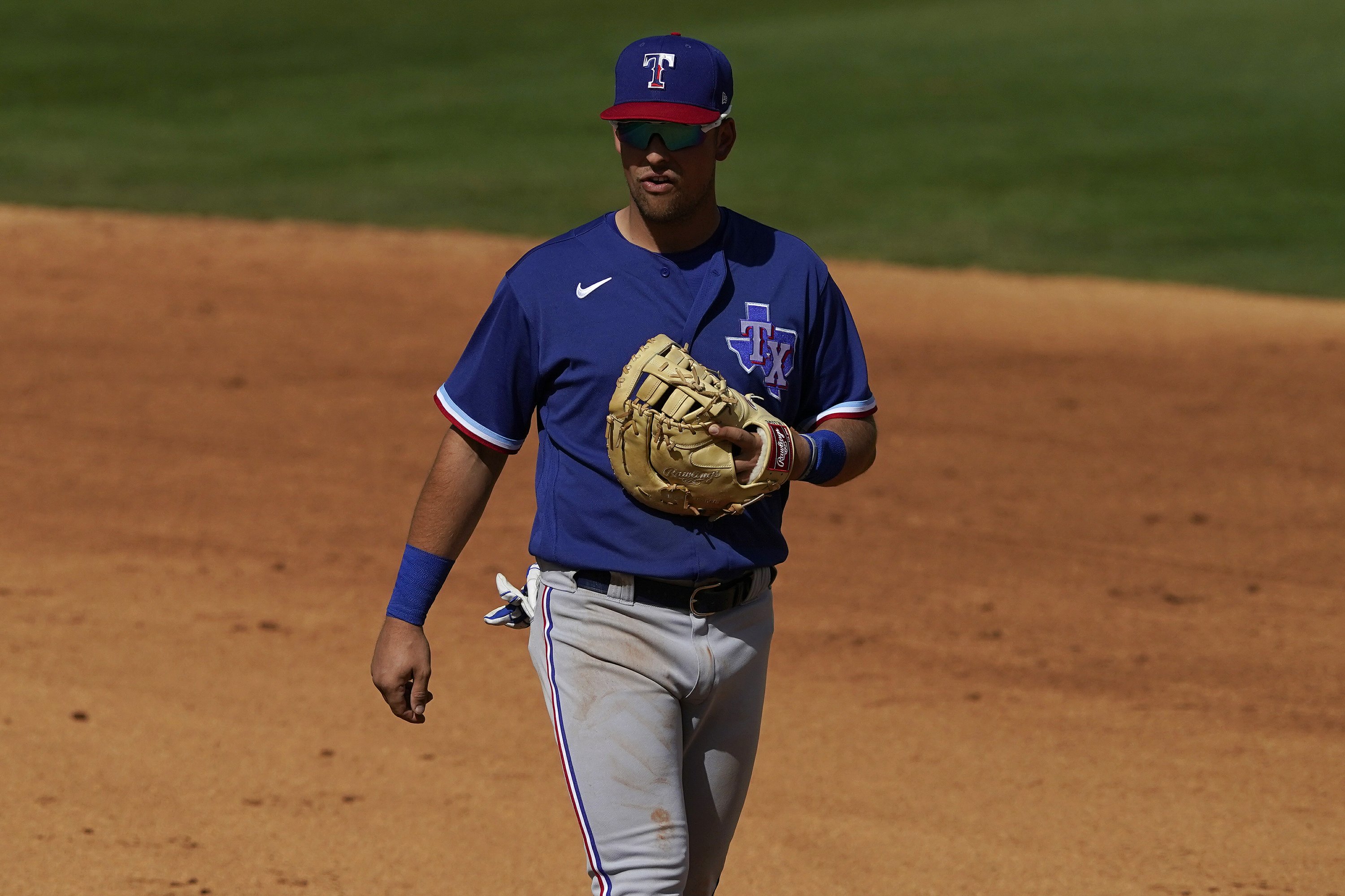 Lowe chance to be starting 1B for rebuilding Texas Rangers | AP News