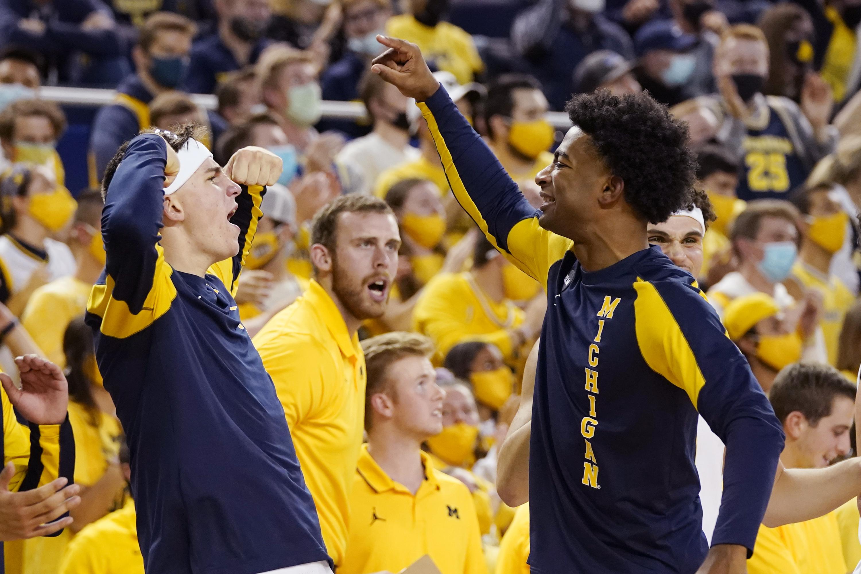 Dickinson leads No. 6 Michigan past Buffalo in opener | AP News