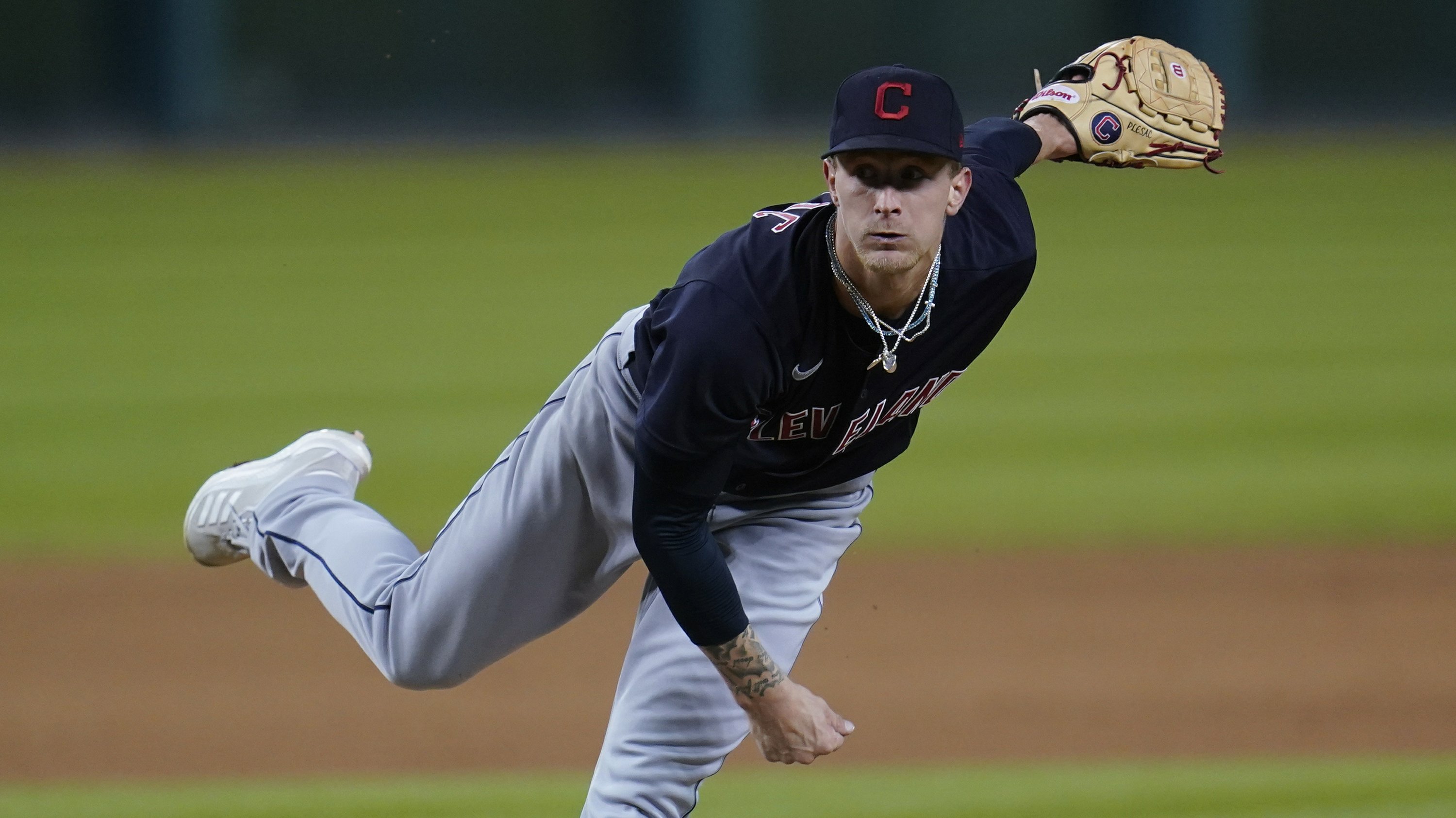 Indians hold on in 9th for 1-0 victory over Tigers | AP News