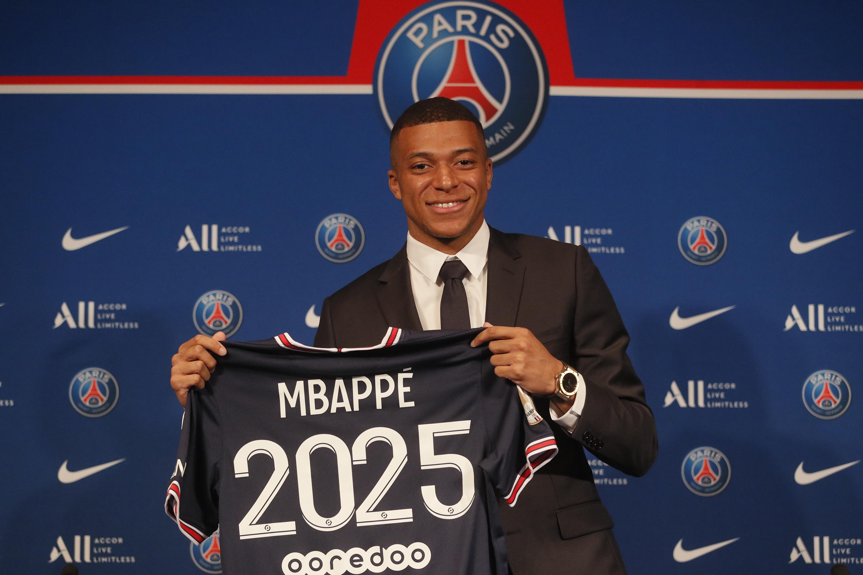 Con Mbappé atado, el PSG emprende cambios a fondo | AP News