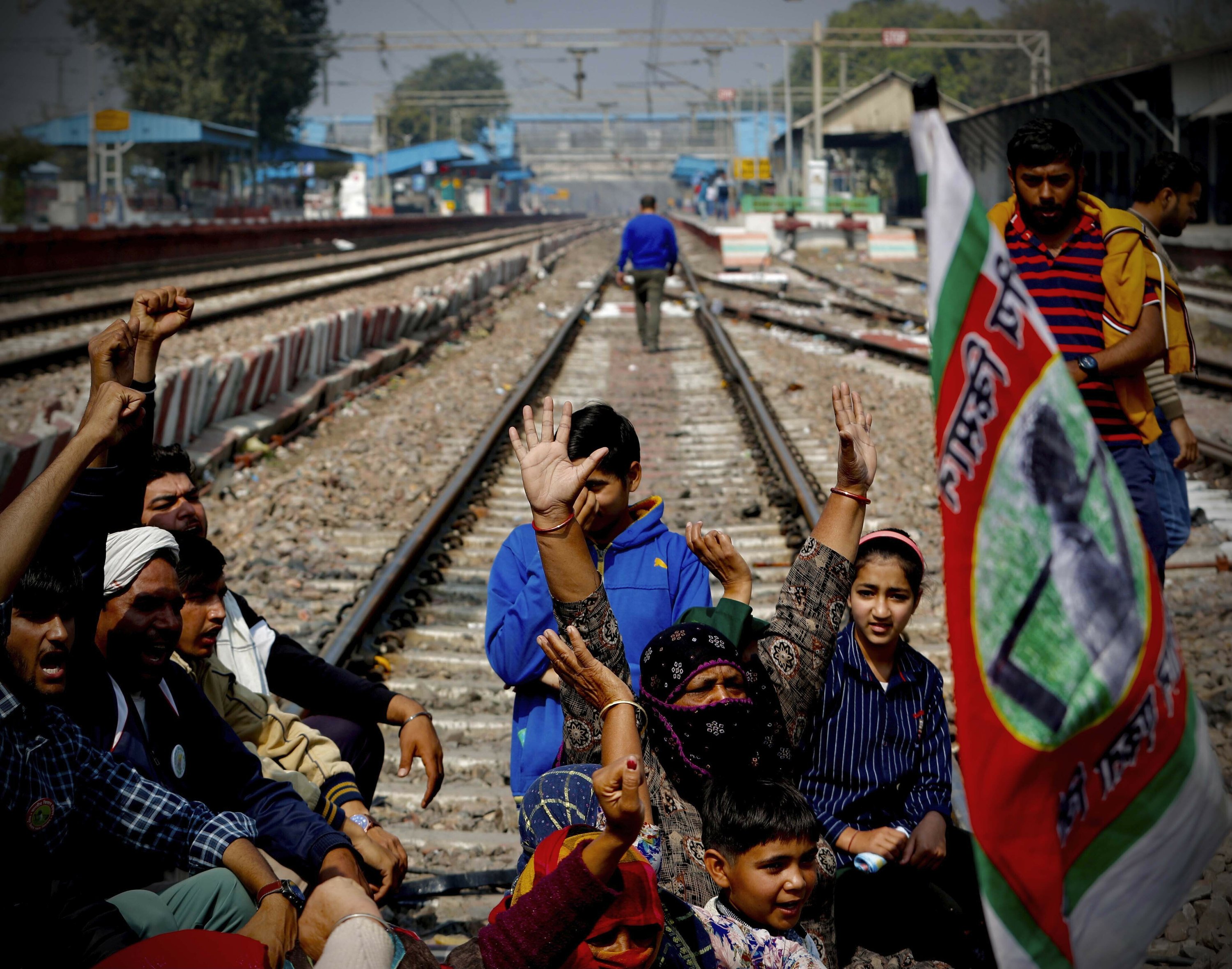 Farmers block trains in northern India to protest new laws | AP News