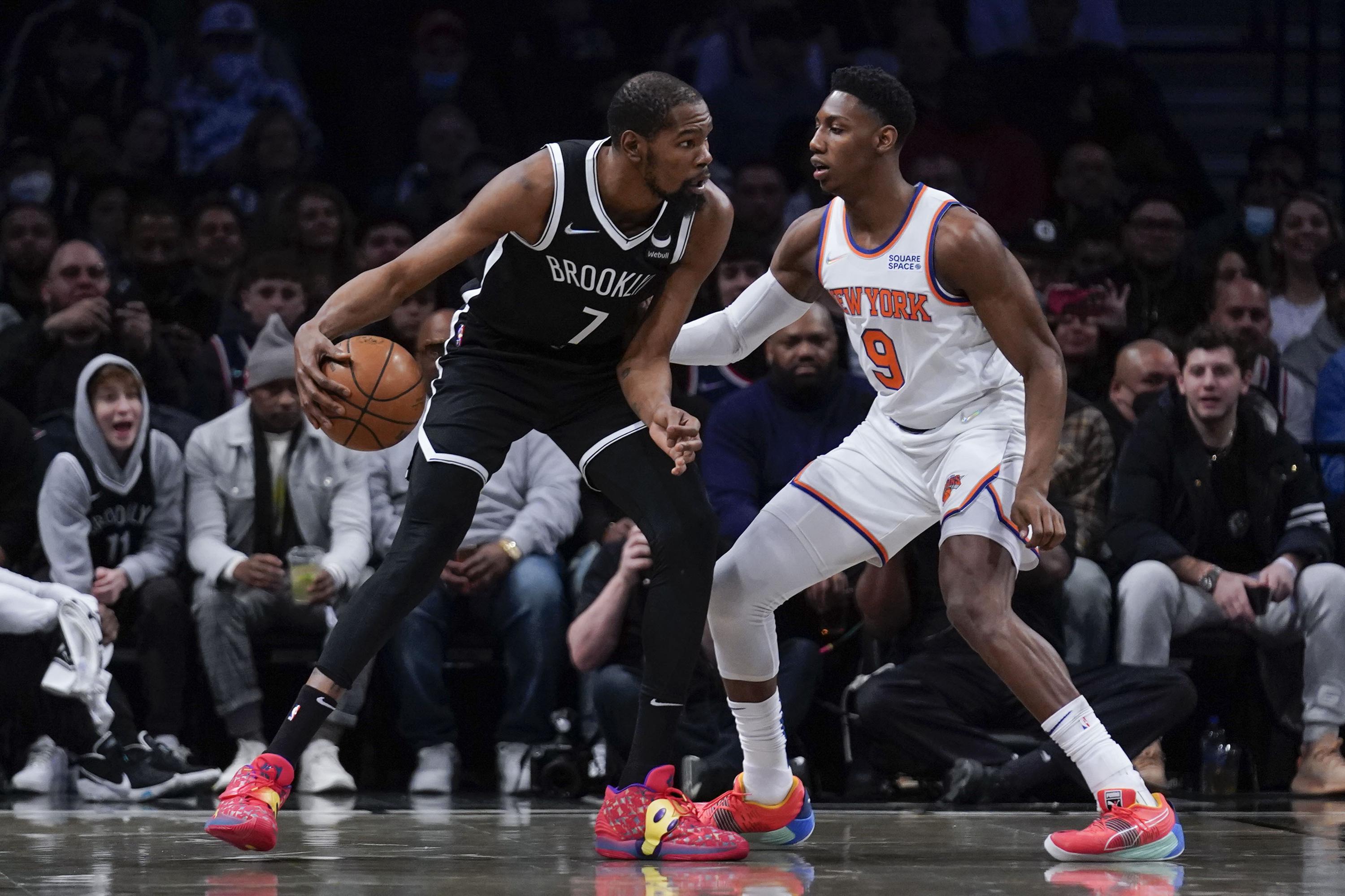 Durant anota 53, Nets vencen 110-107 a Knicks | AP News