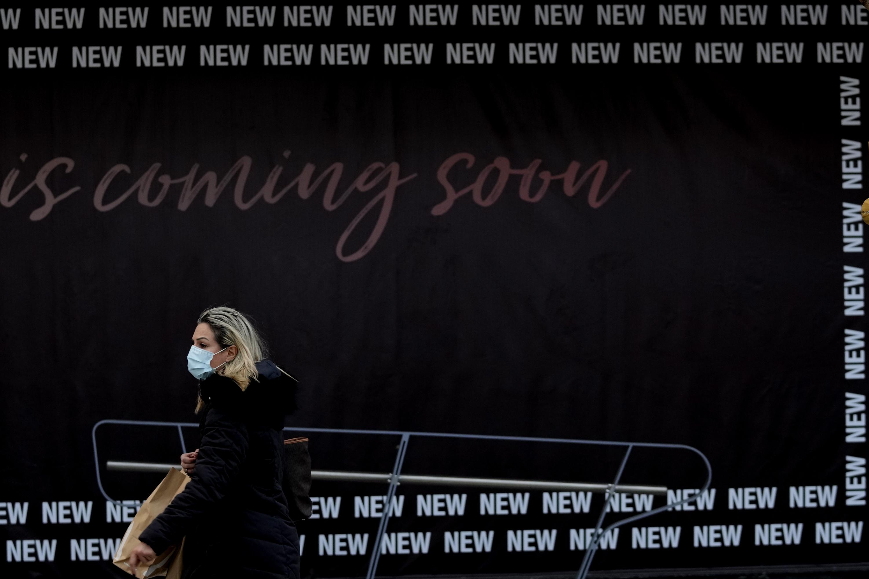 Cyprus brings back indoor mask wearing amid COVID-19 surge | AP News