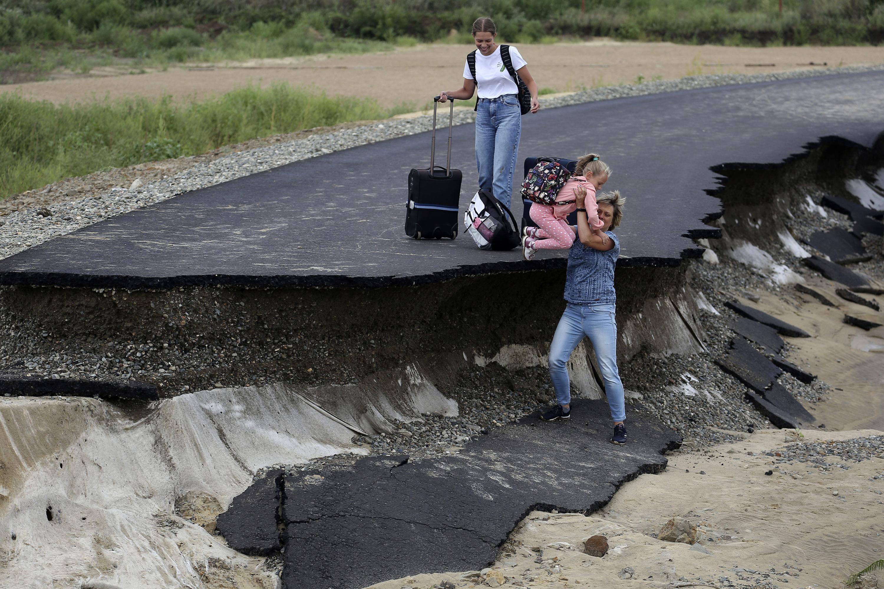 Over 1,500 evacuated in southern Russia after heavy rains | AP News