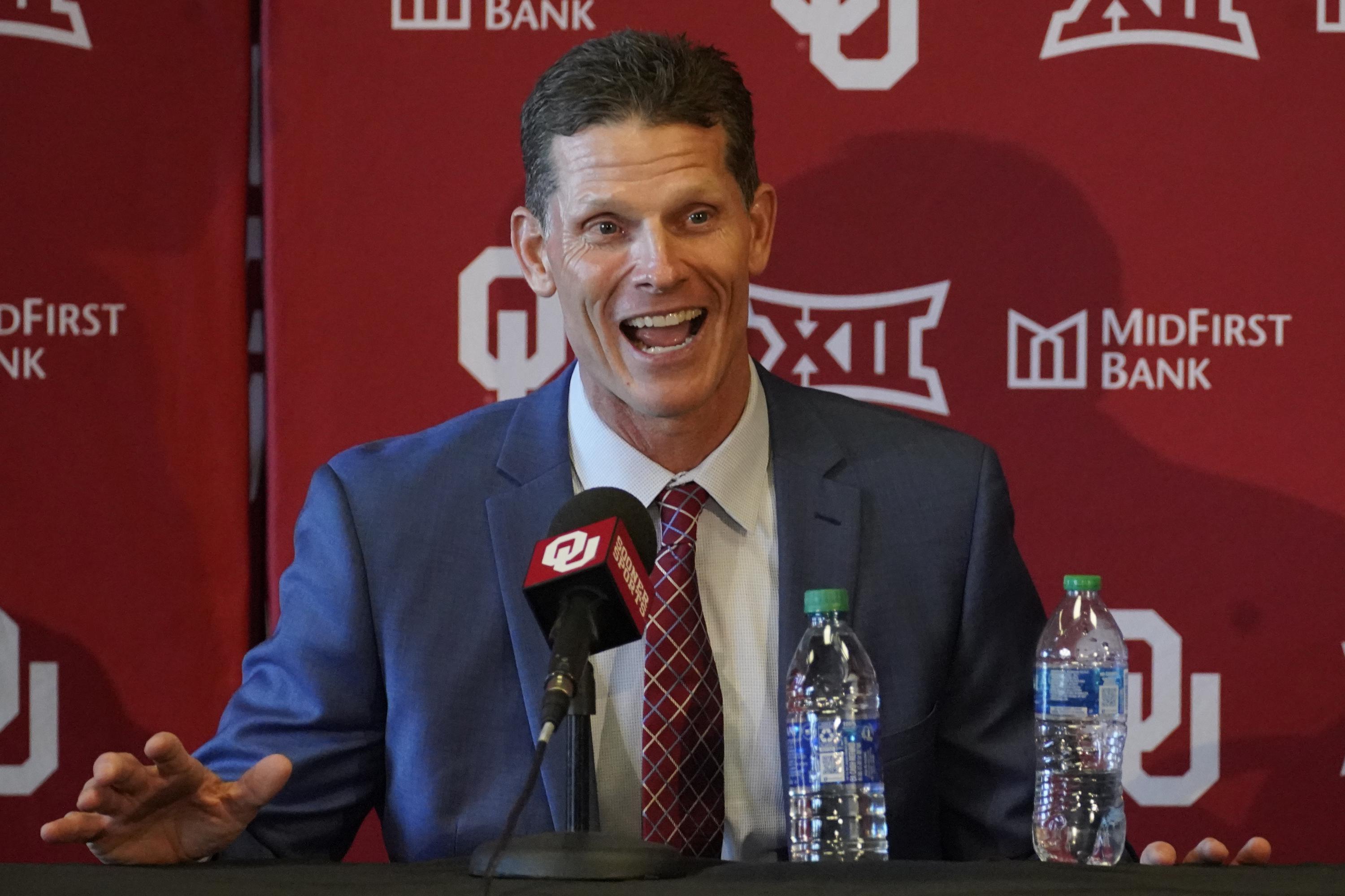 New Oklahoma coach Brent Venables turns attention to players | AP News