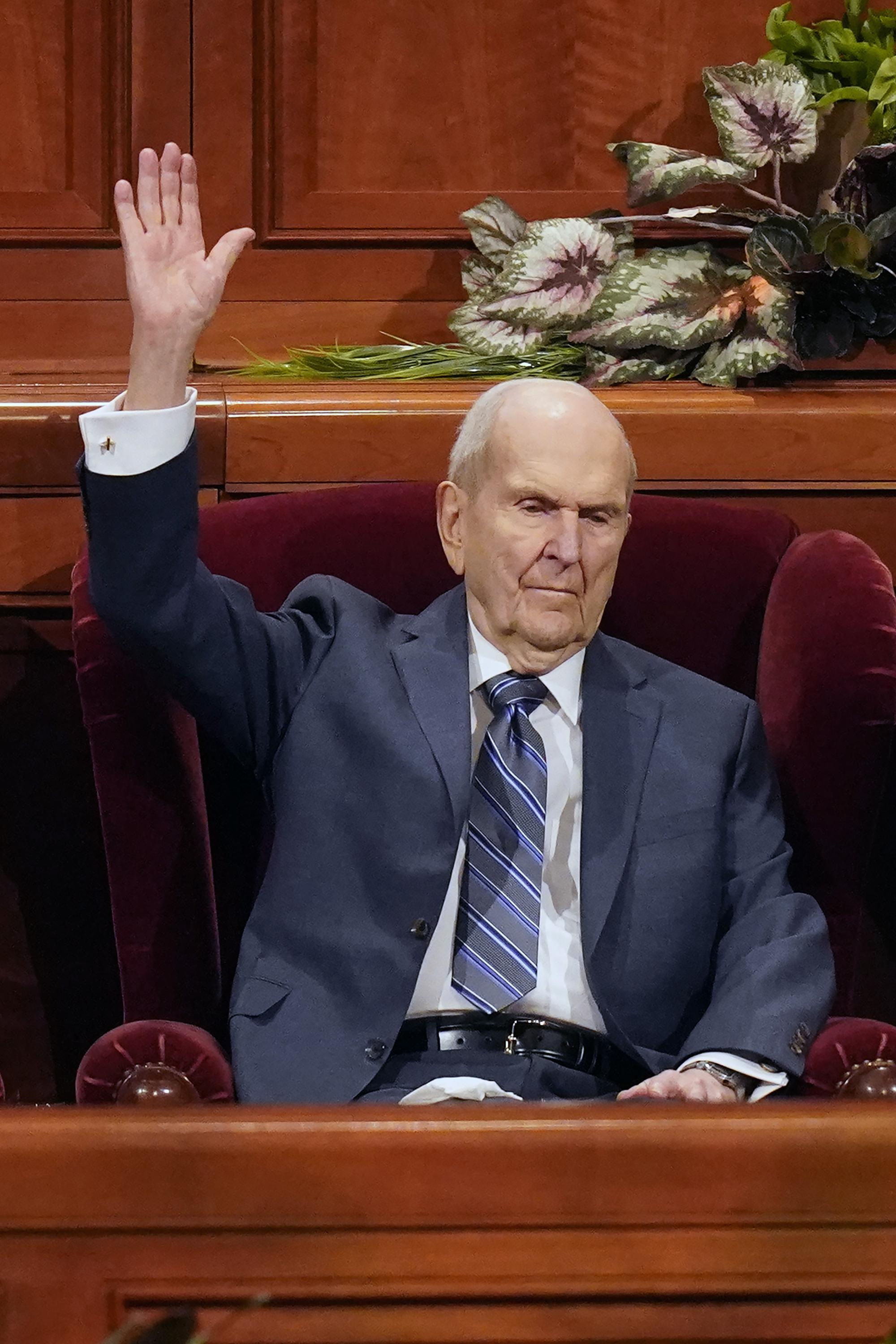 At 97, Mormon president becomes oldest in church history | AP News