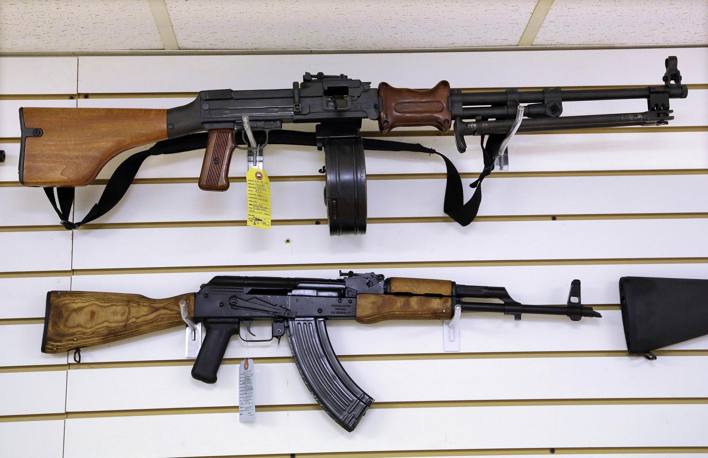Appeals court upholds restraining order on Illinois gun ban | AP News