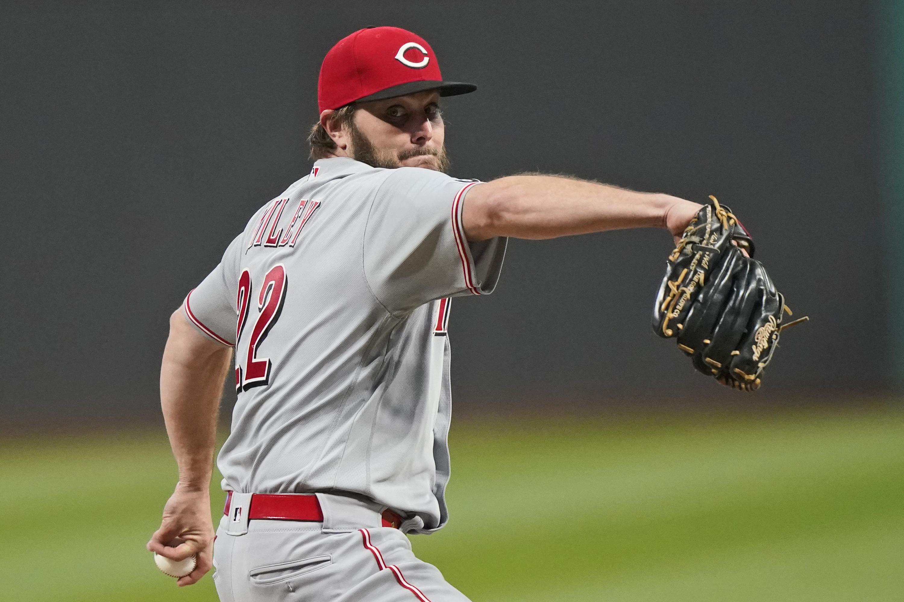 Reds' Wiley has no-hitter thru 8 innings against Indians | AP News