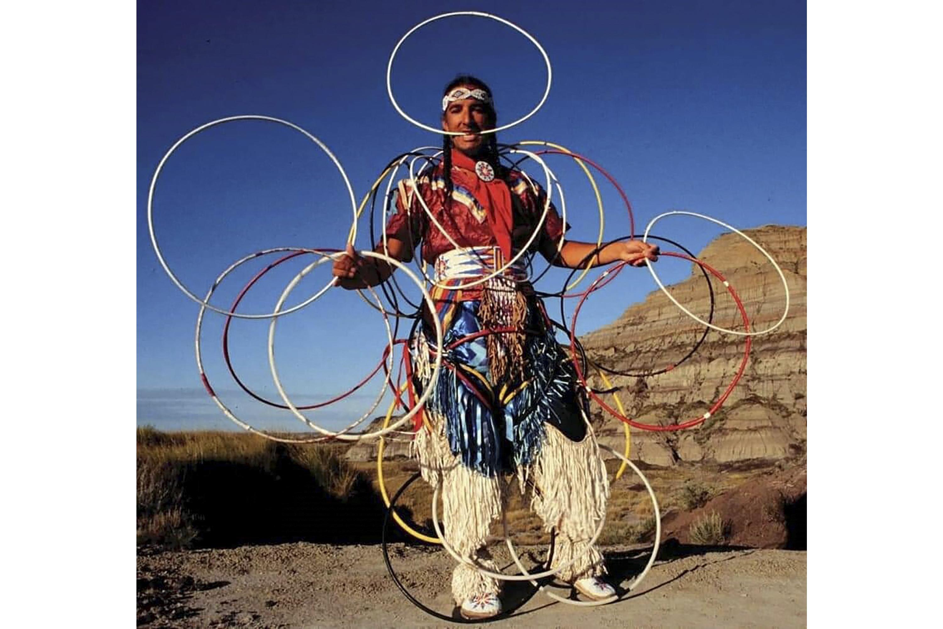 Acclaimed Native American flute player, hoop dancer has died | AP News