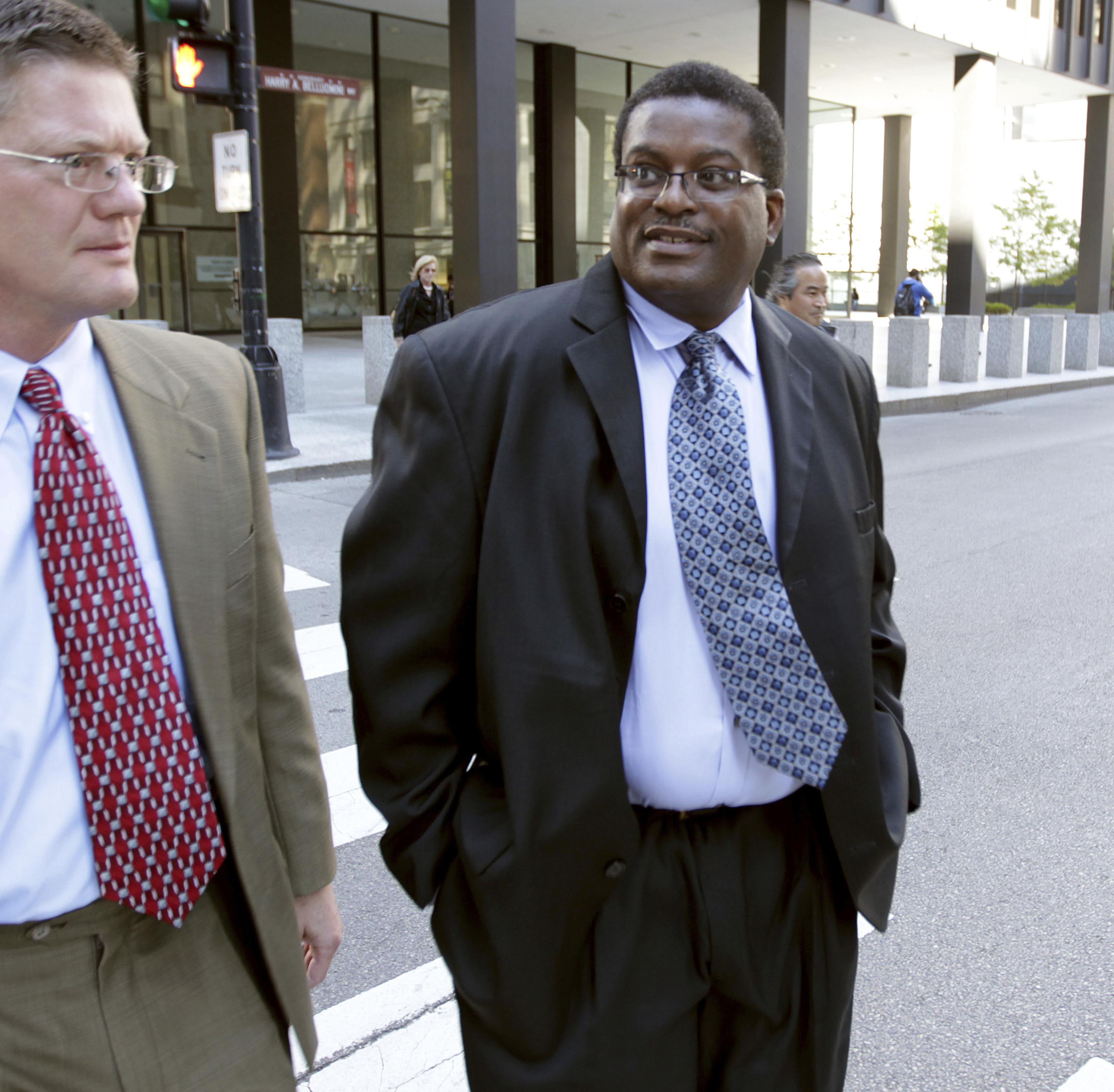 54 more cases linked to corrupt Chicago ex-cop to be tossed | AP News
