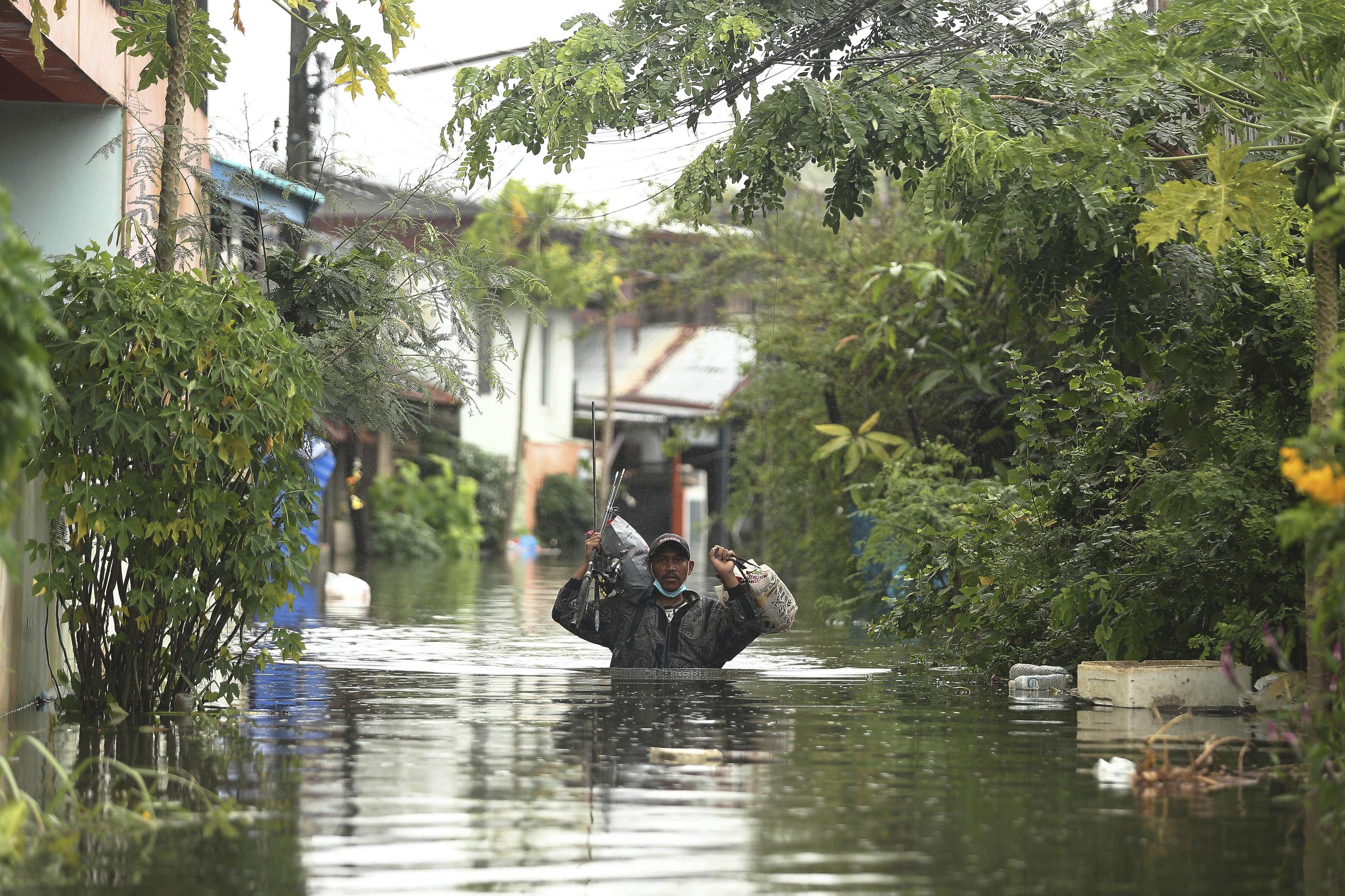 Tropical rains flood parts of Thailand, 5,000 seek shelter | AP News