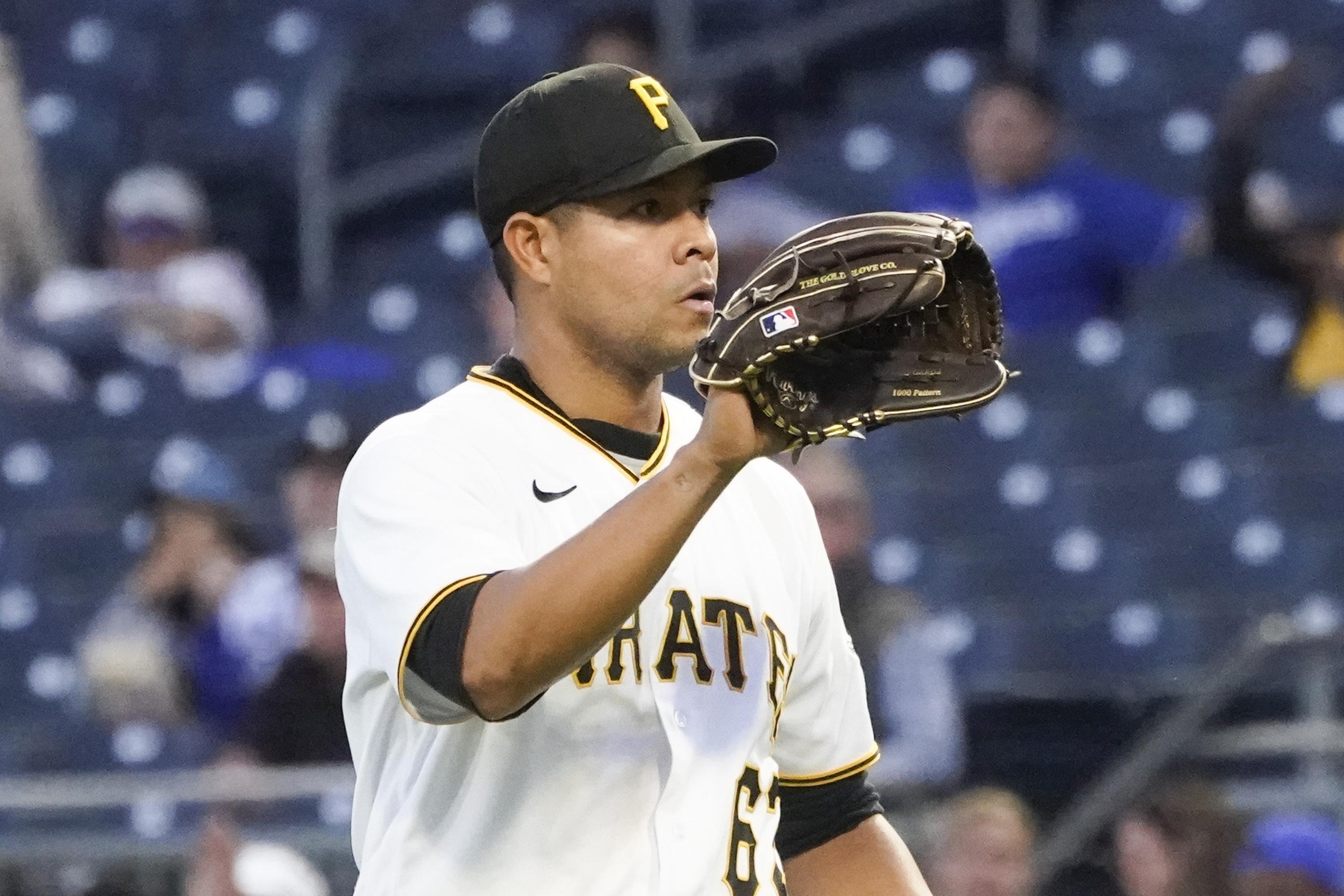 Quintana gets first win since 2019, Pirates down Dodgers 5-1 | AP News