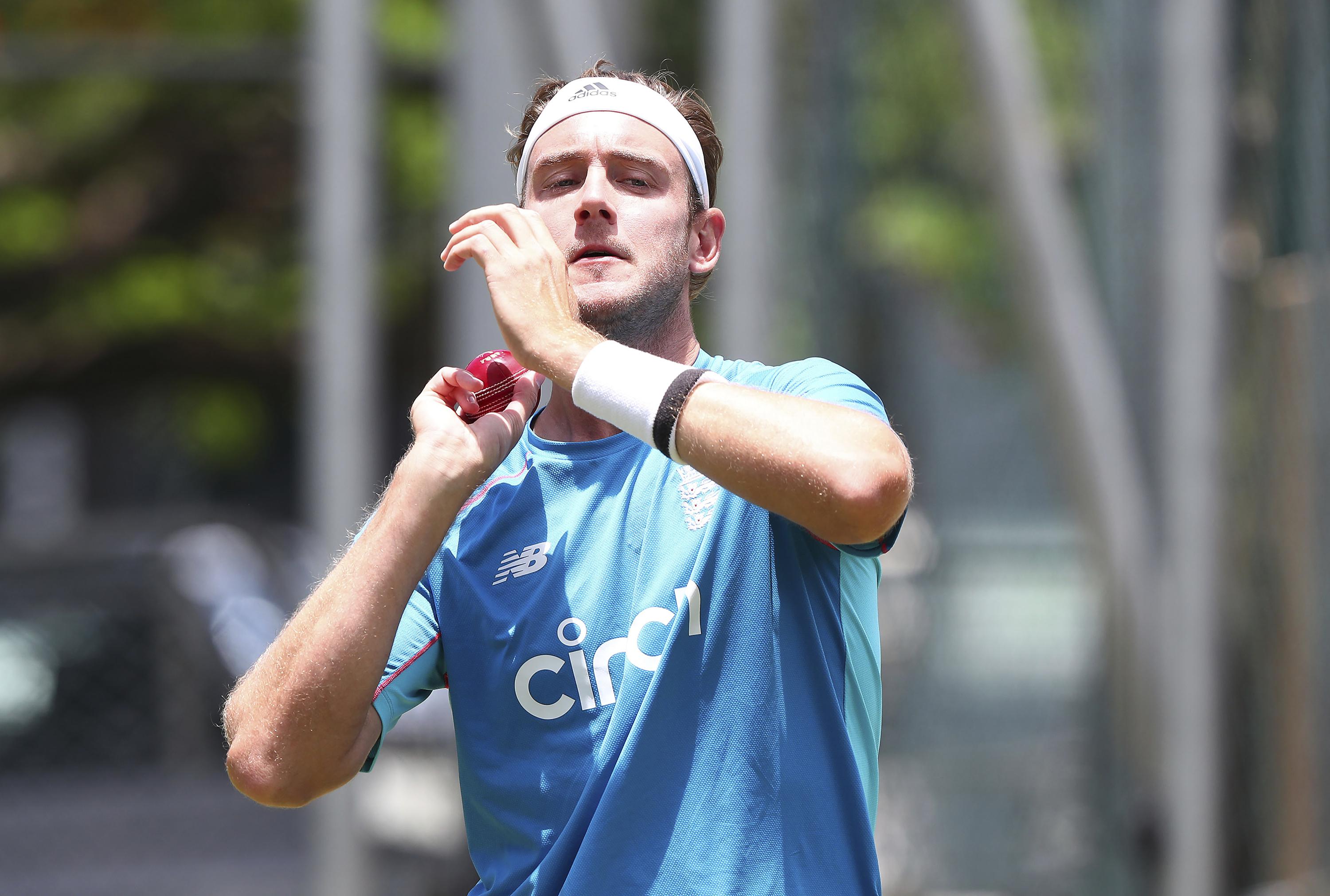 With Anderson out, England leaves call on 11 to toss | AP News