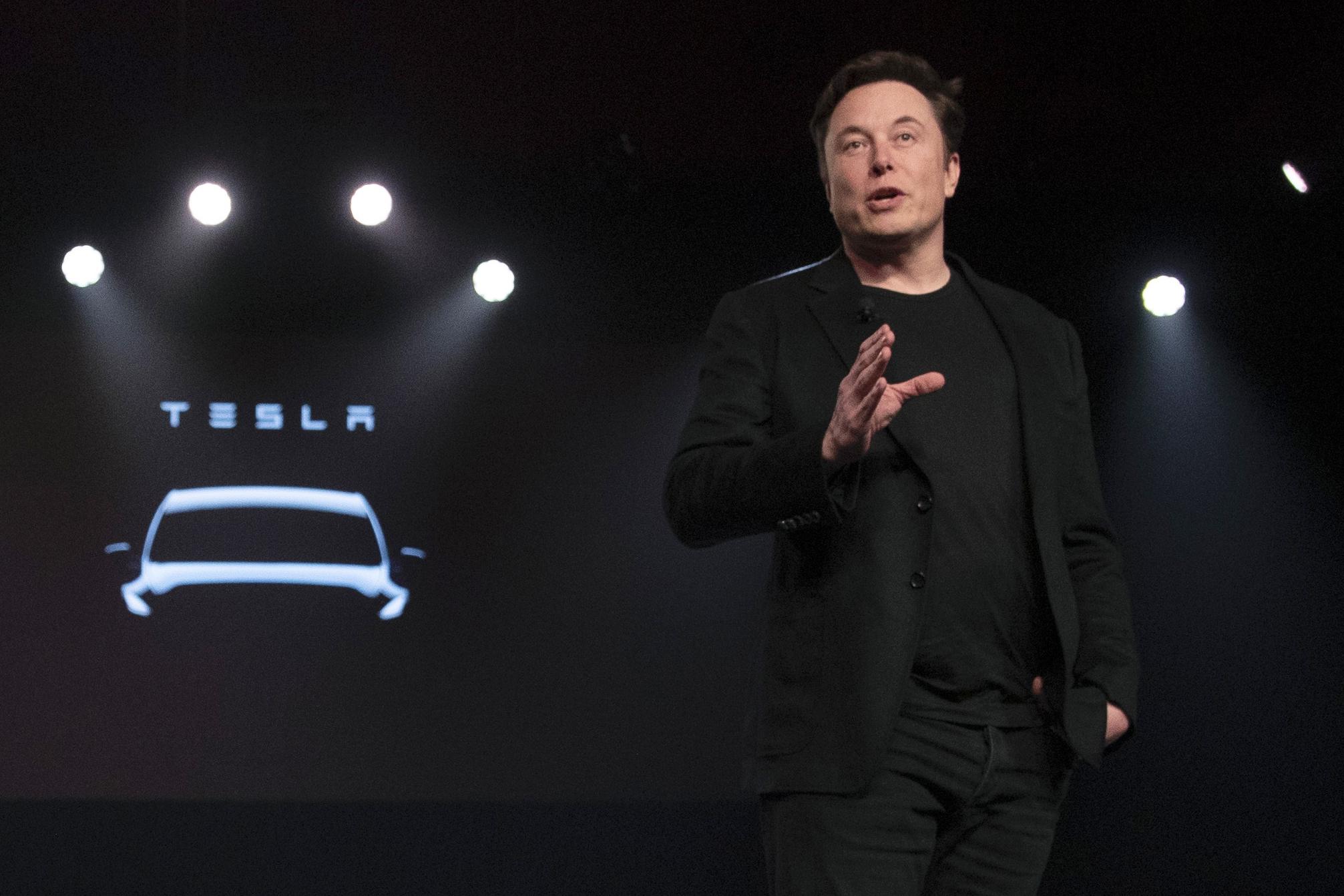 Musk vende casi $7.000 millones en acciones de Tesla | AP News