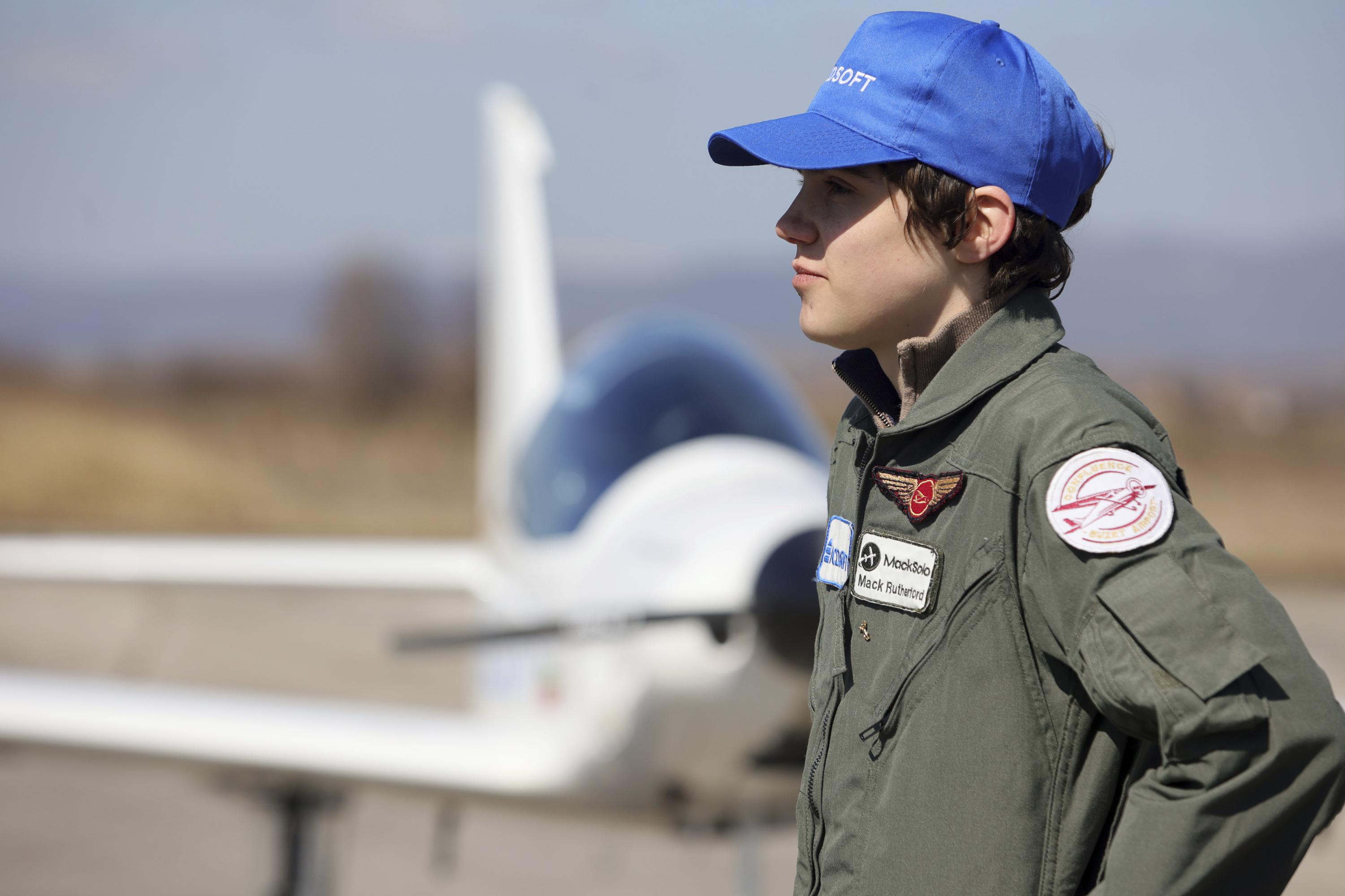 Teenage pilot starts around-the-world flight from Bulgaria | AP News