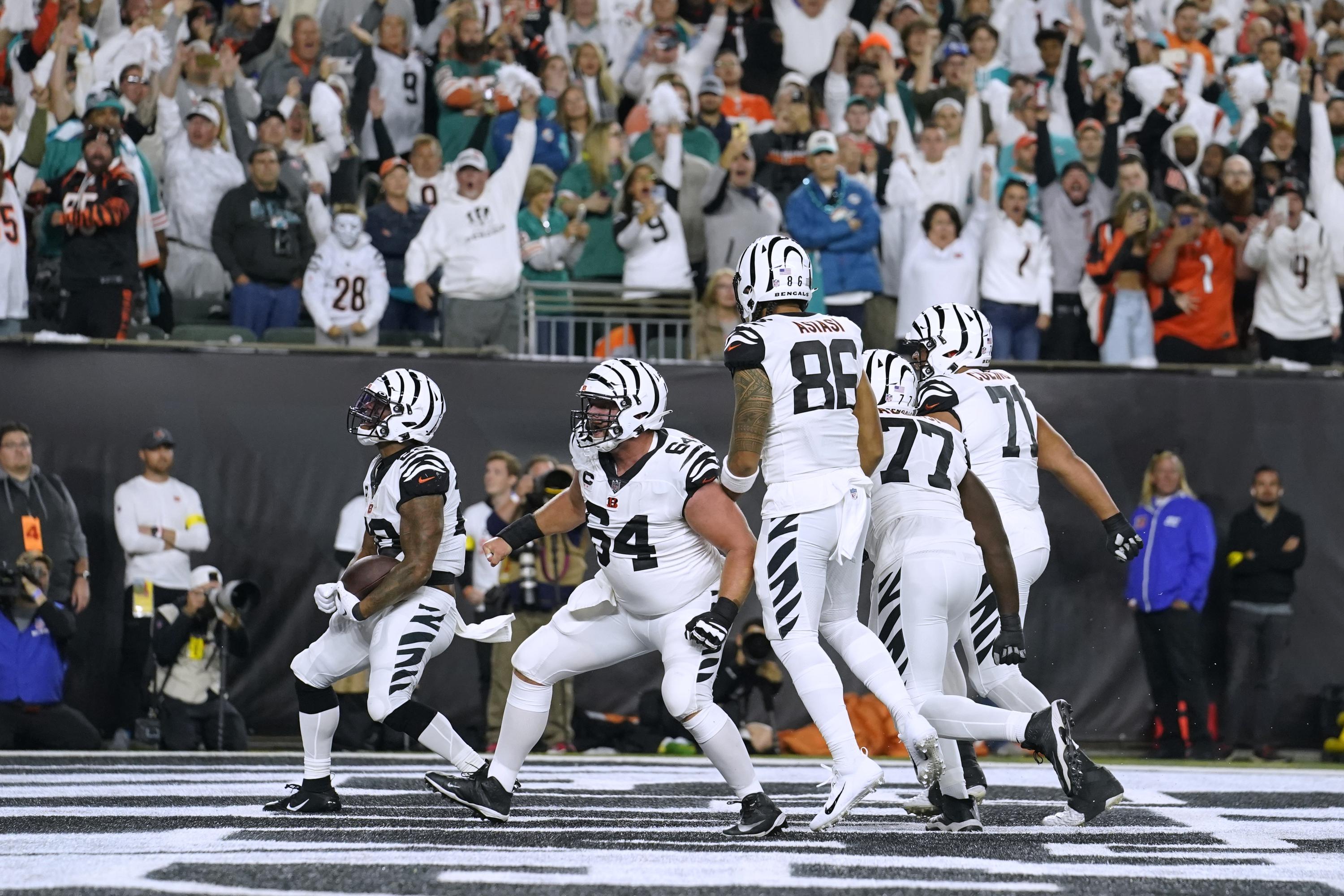 Bengals top Miami 27-15 after injured Tagovailoa carted off | AP News