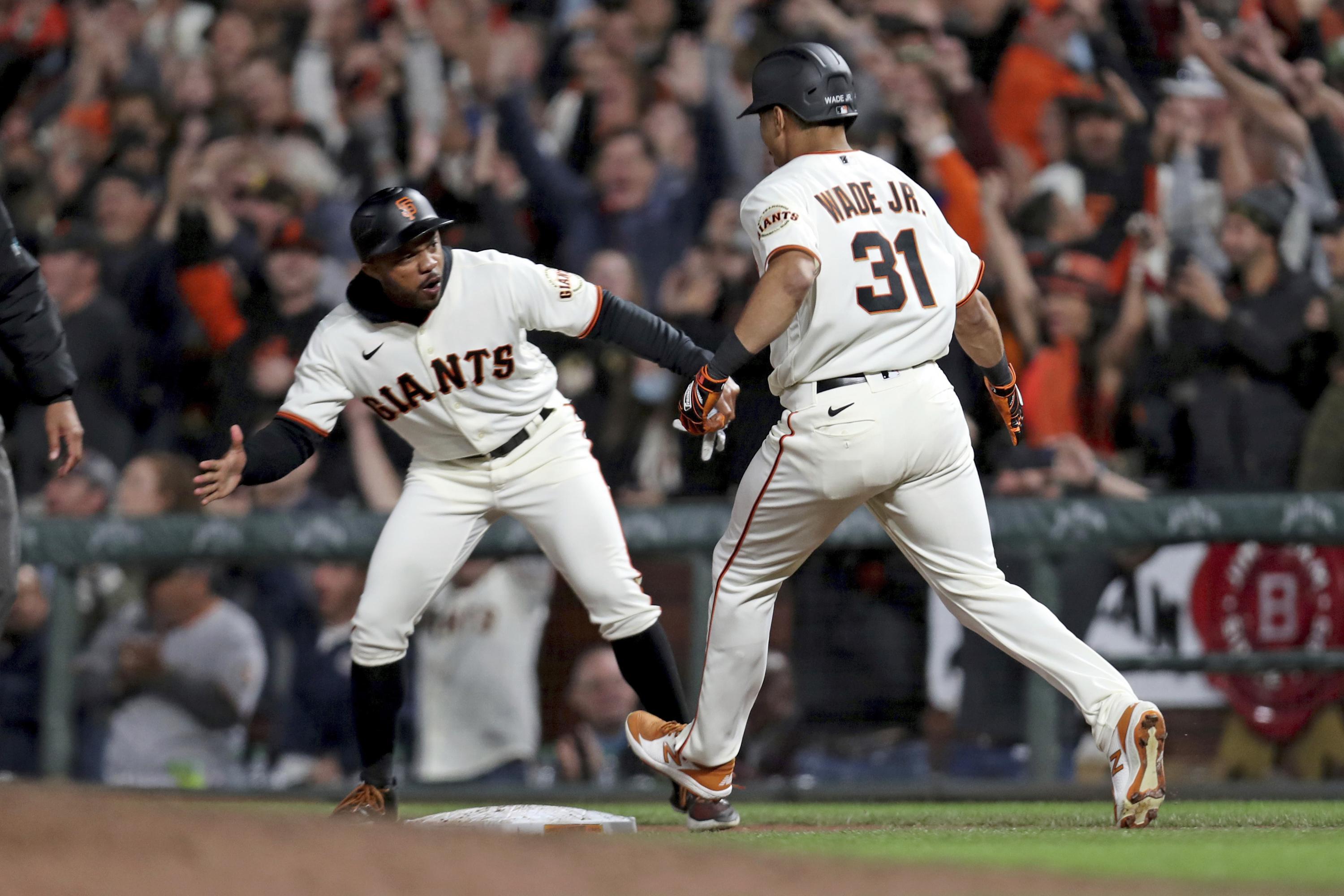 Wade define por Gigantes, que se aferran a cima divisional | AP News