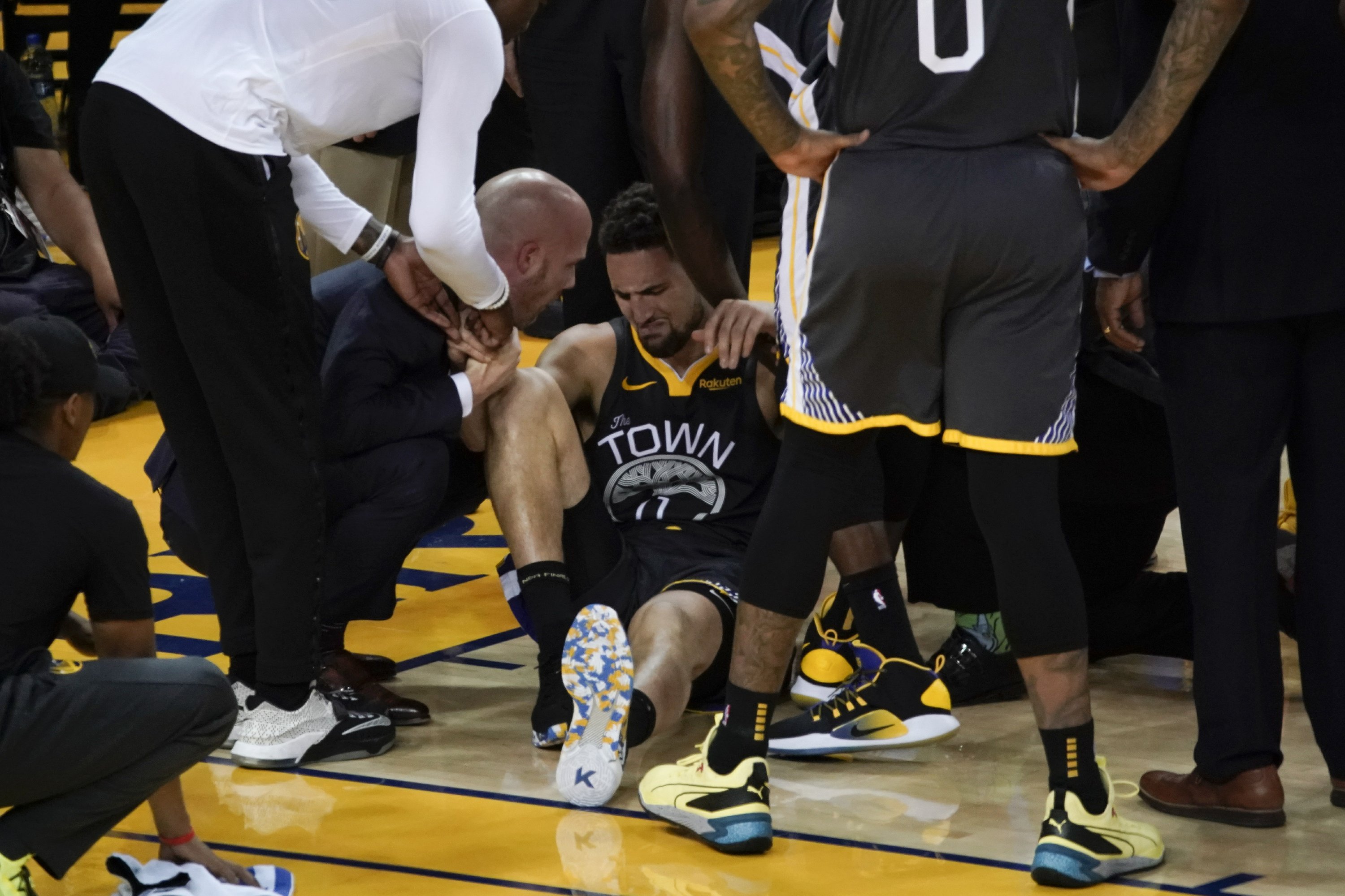 Klay Thompson sustains torn left ACL in Warriors' loss | AP News