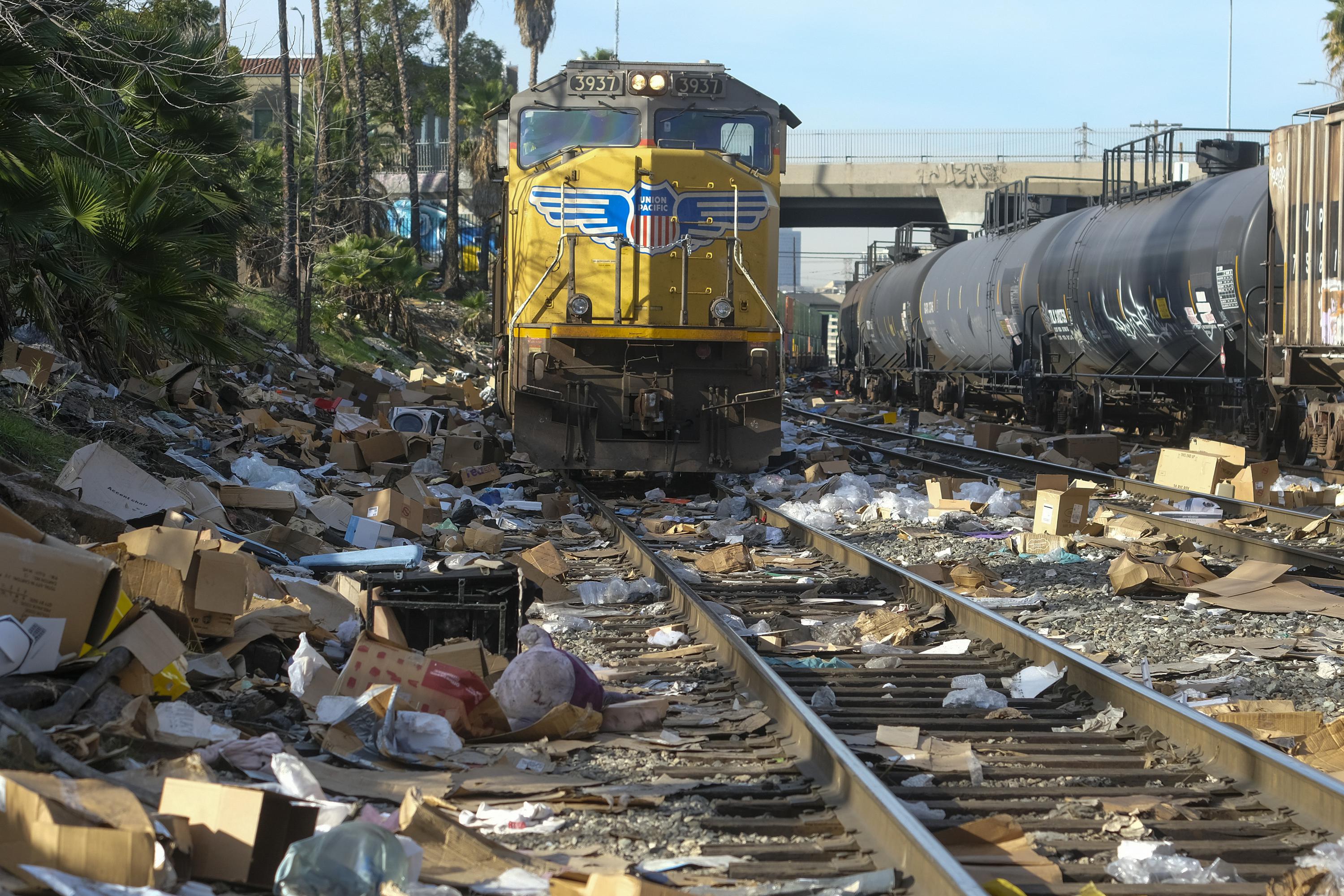 Thieves raiding rail cargo containers in Los Angeles | AP News