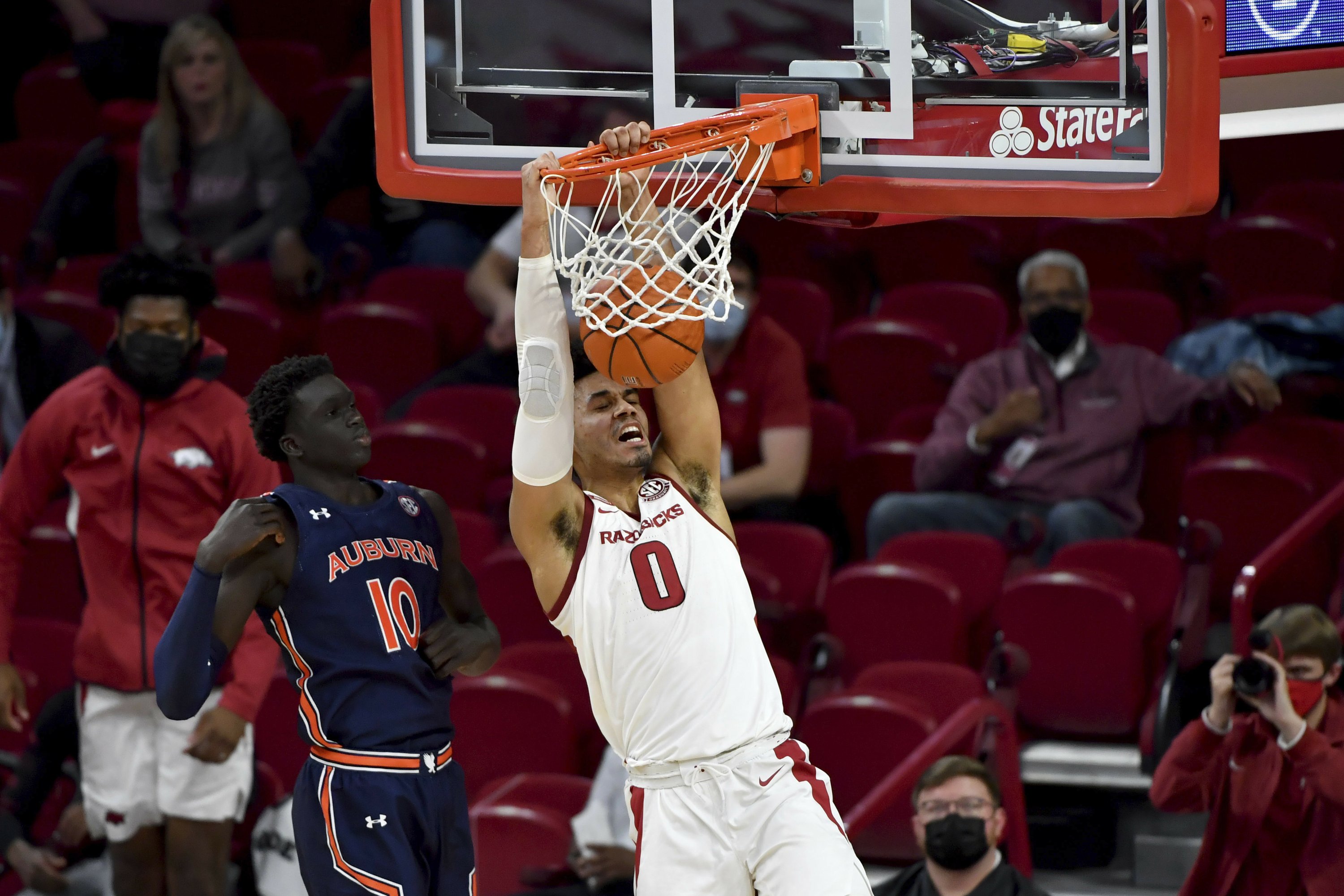 Arkansas rallies, then holds on to beat Auburn 75-73 | AP News