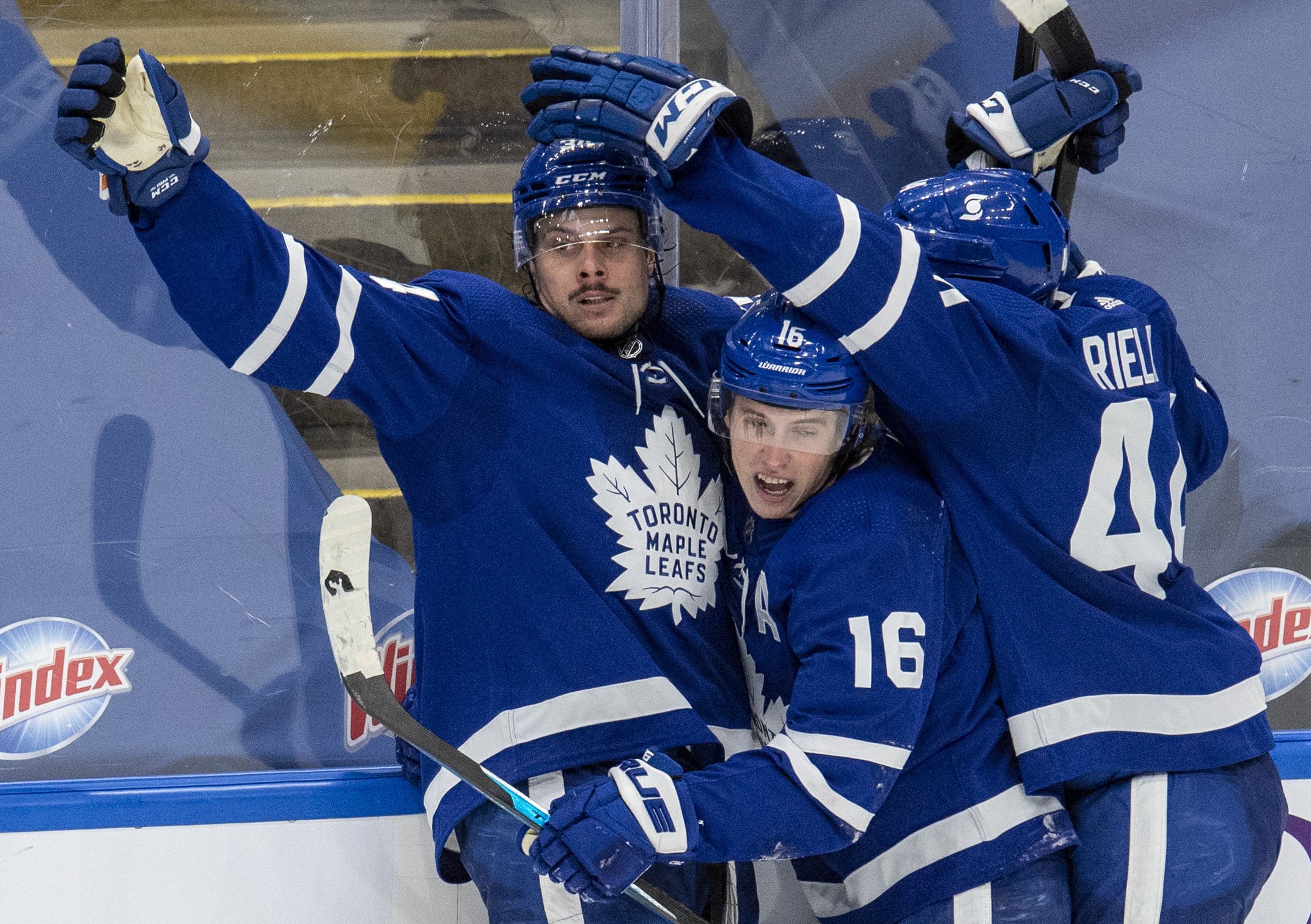 Matthews scores in OT, Maple Leafs beat Jets to end skid | AP News