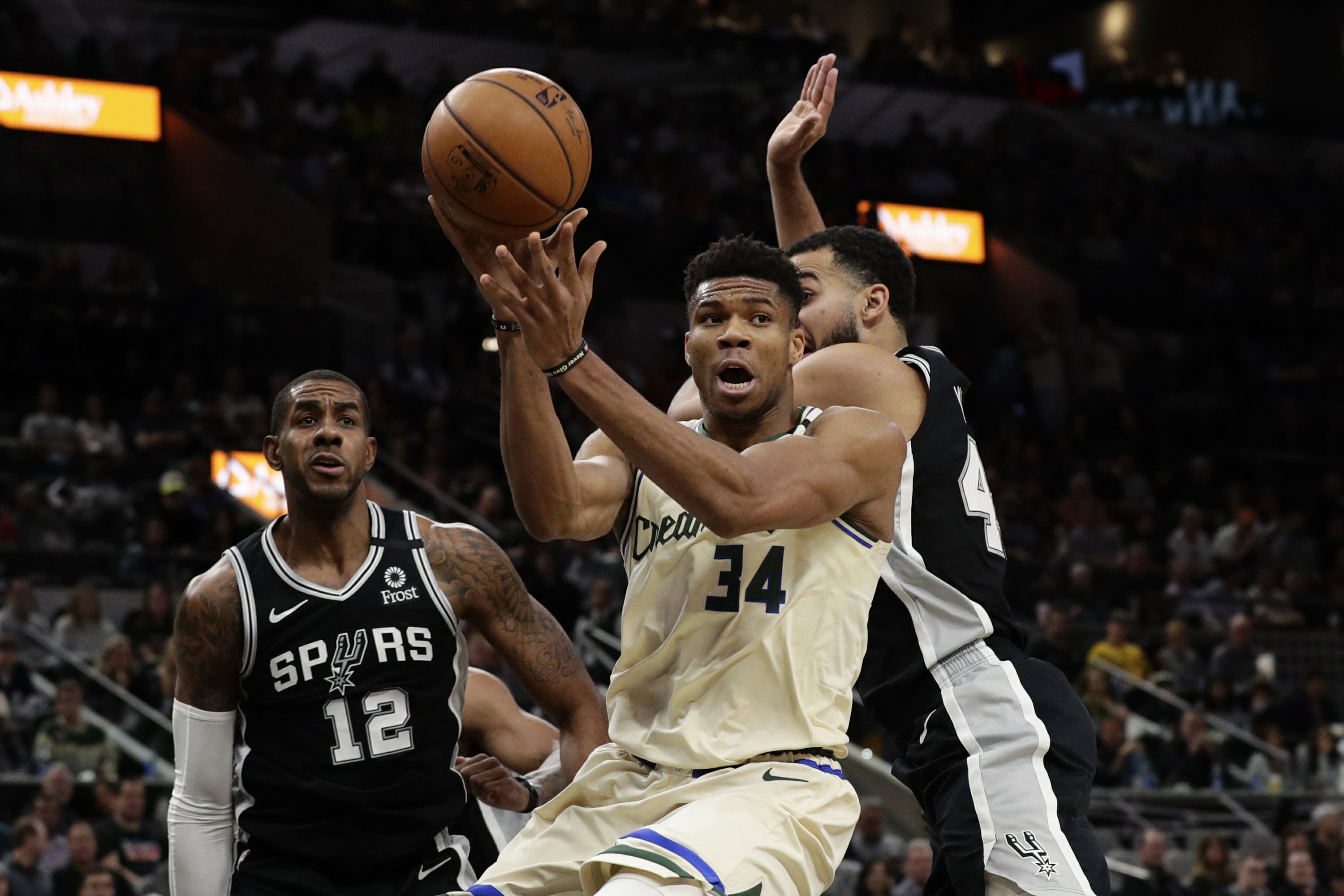 Spurs' season-best 3-point shooting does in Bucks, 126-104 | AP News
