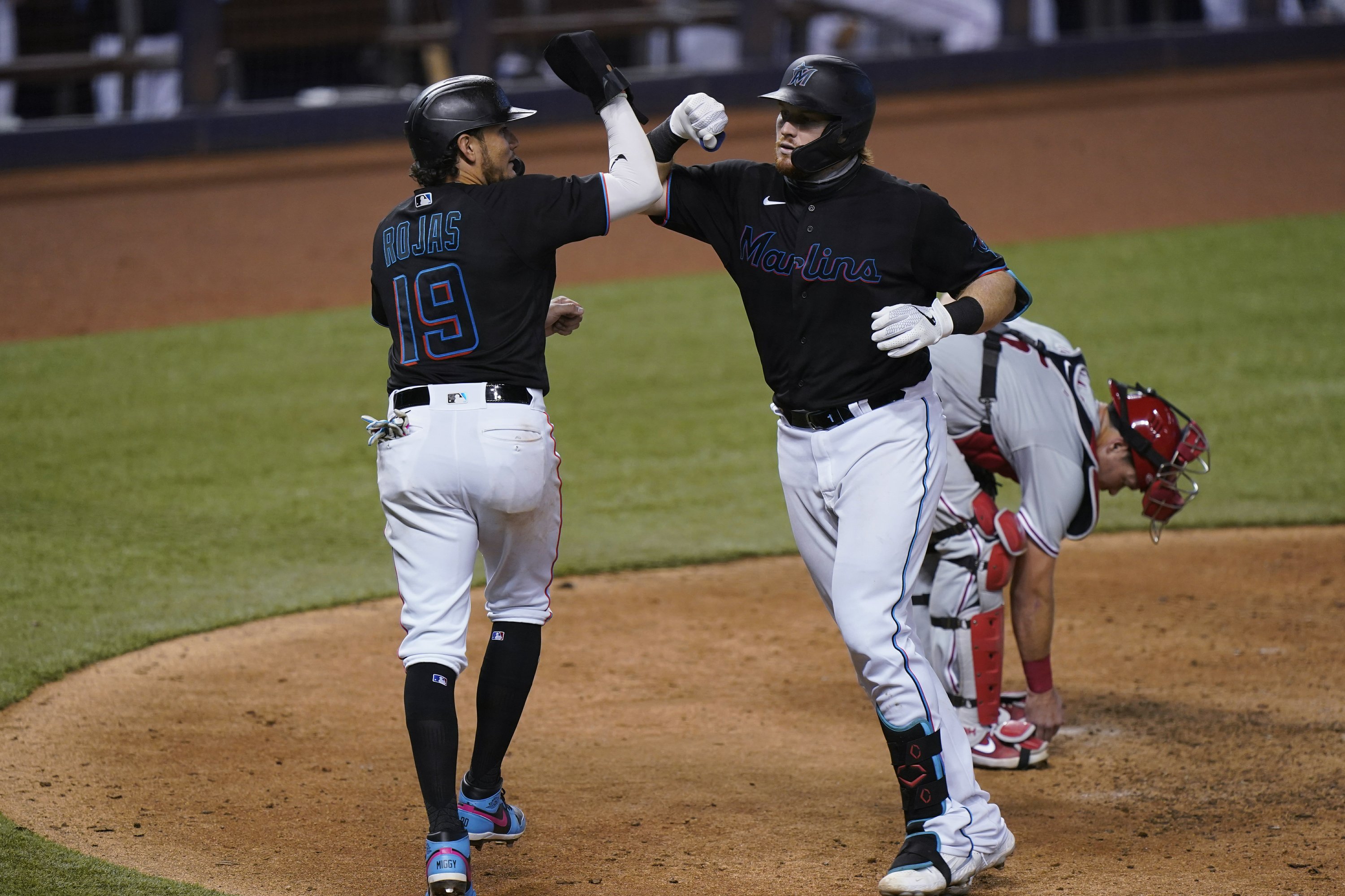 Garrett wins major league debut as Marlins sweep Phillies | AP News