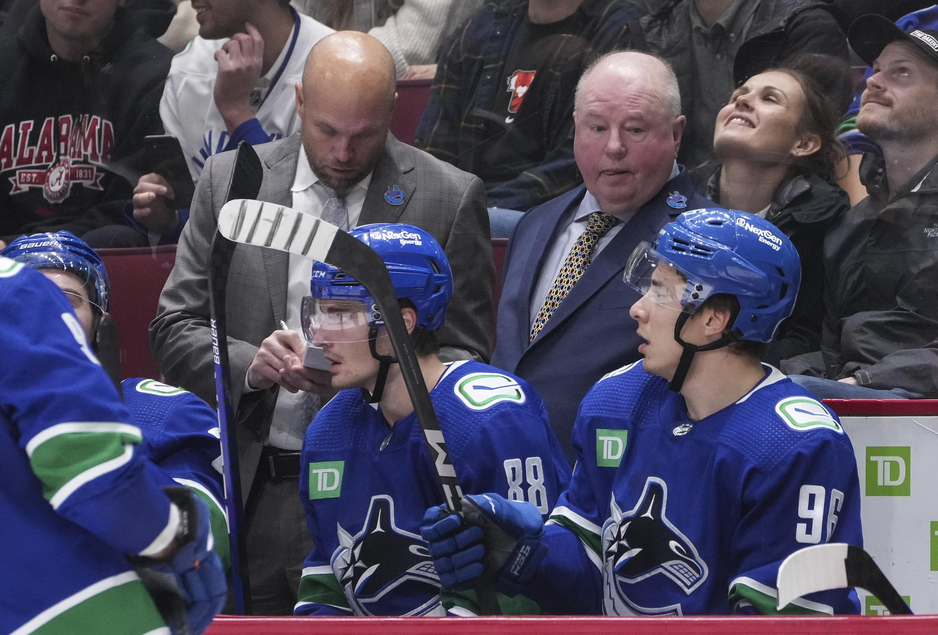 Bruce Boudreau adapts on way to 600 wins as an NHL coach | AP News