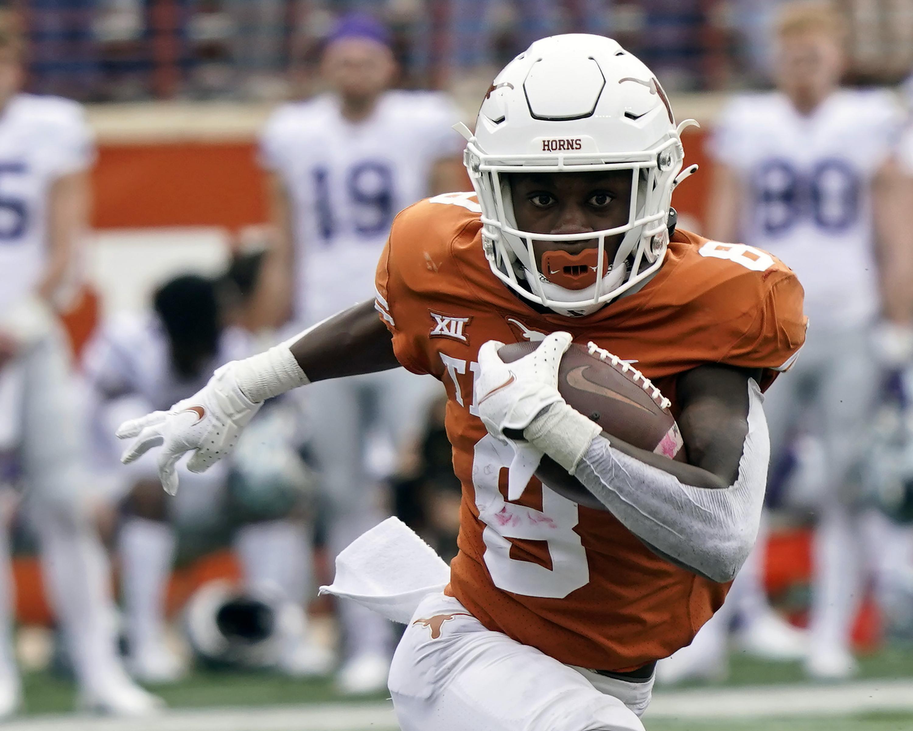 Texas unranked and hoping to ride Robinson to turnaround | AP News